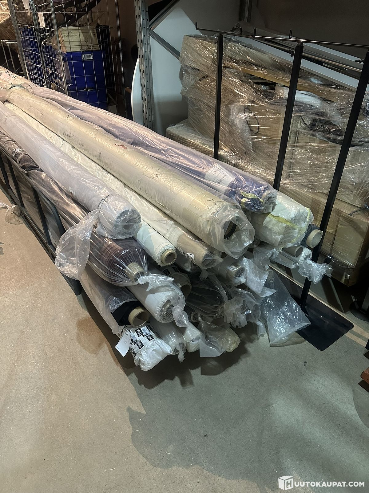 Vallila Collection pitkiä noin 330-350cm kankaita joka lähtöön noin 40 rullaa lavalla, Vantaa ...