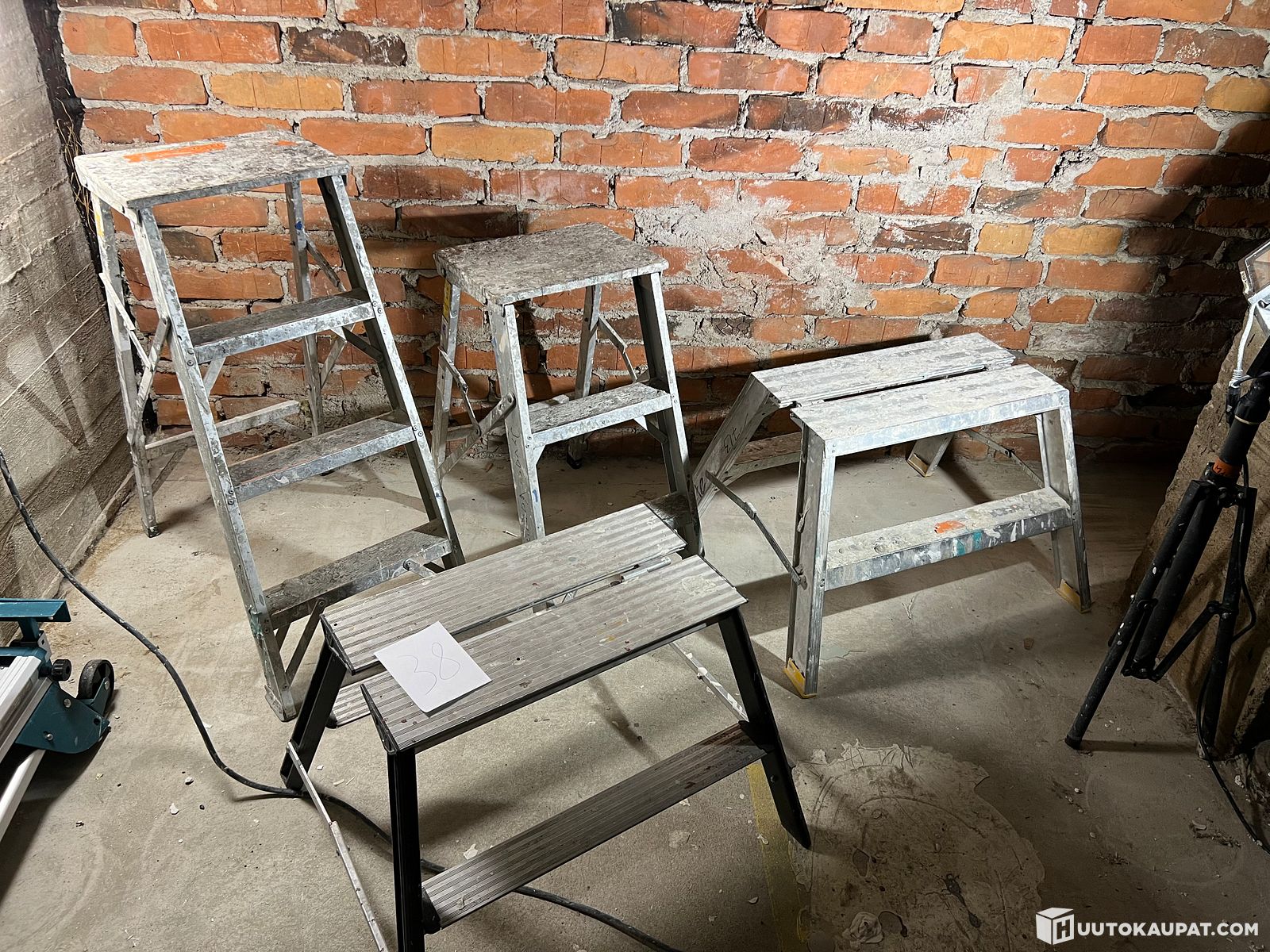 Työpukit Tikli yms ⚒️ erä 38, Jyväskylä | Huutokaupat.com