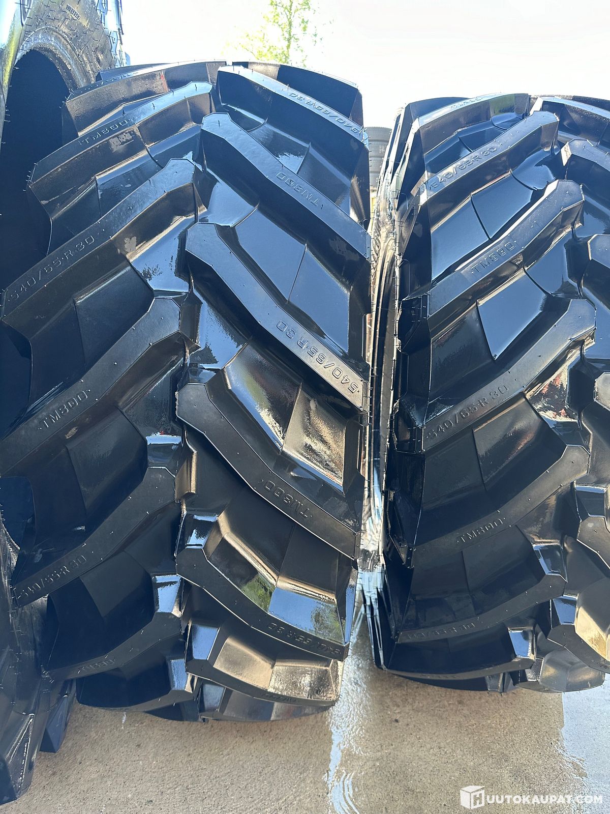 Siirtoajetut, uutta vastaavat Trelleborg TM800 650/65R42 ja 540/65R30 ...