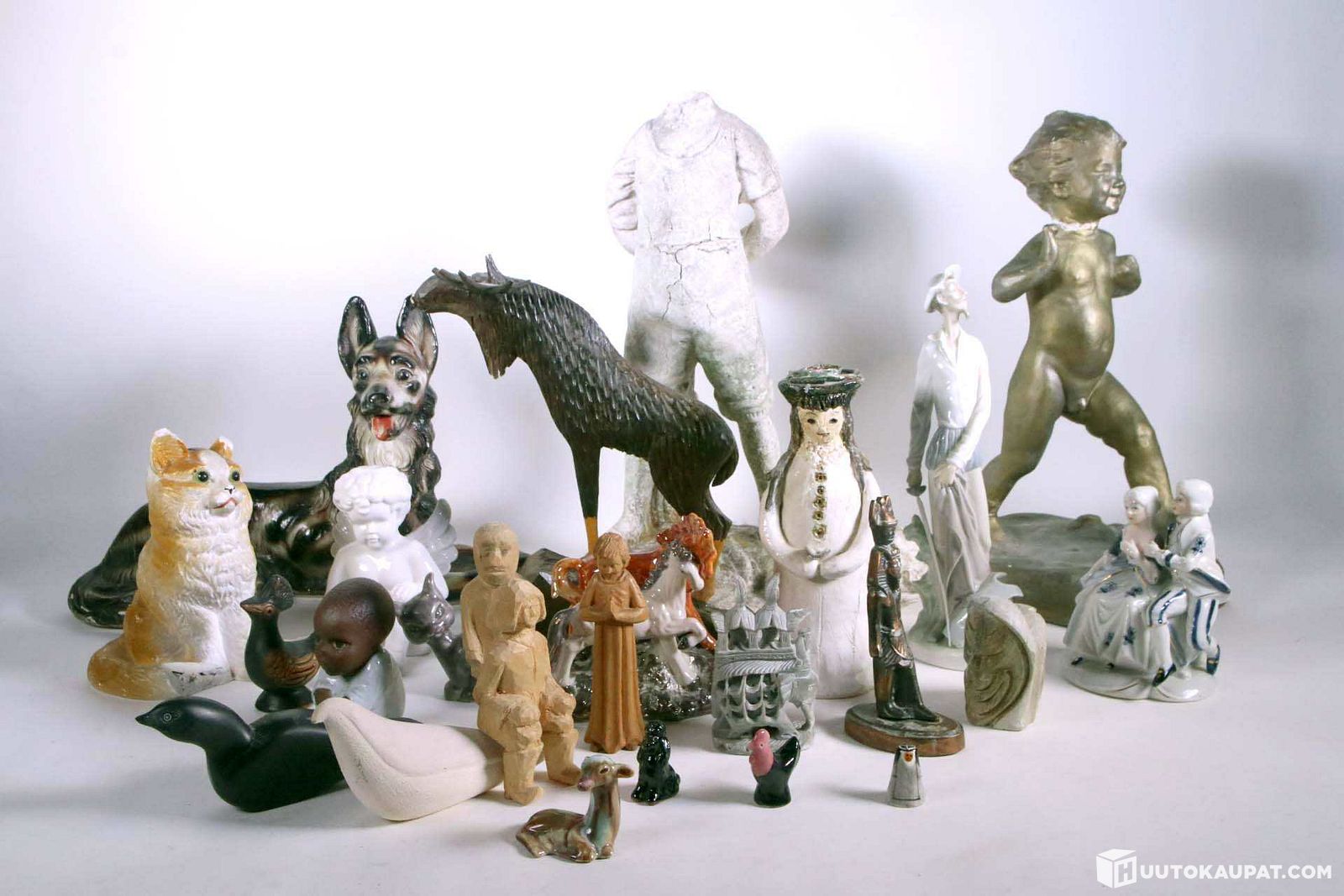 Suuri määrä erilaisia patsaita, yhteensä 25 kpl. KRT5813, Riihimäki | Huutokaupat.com