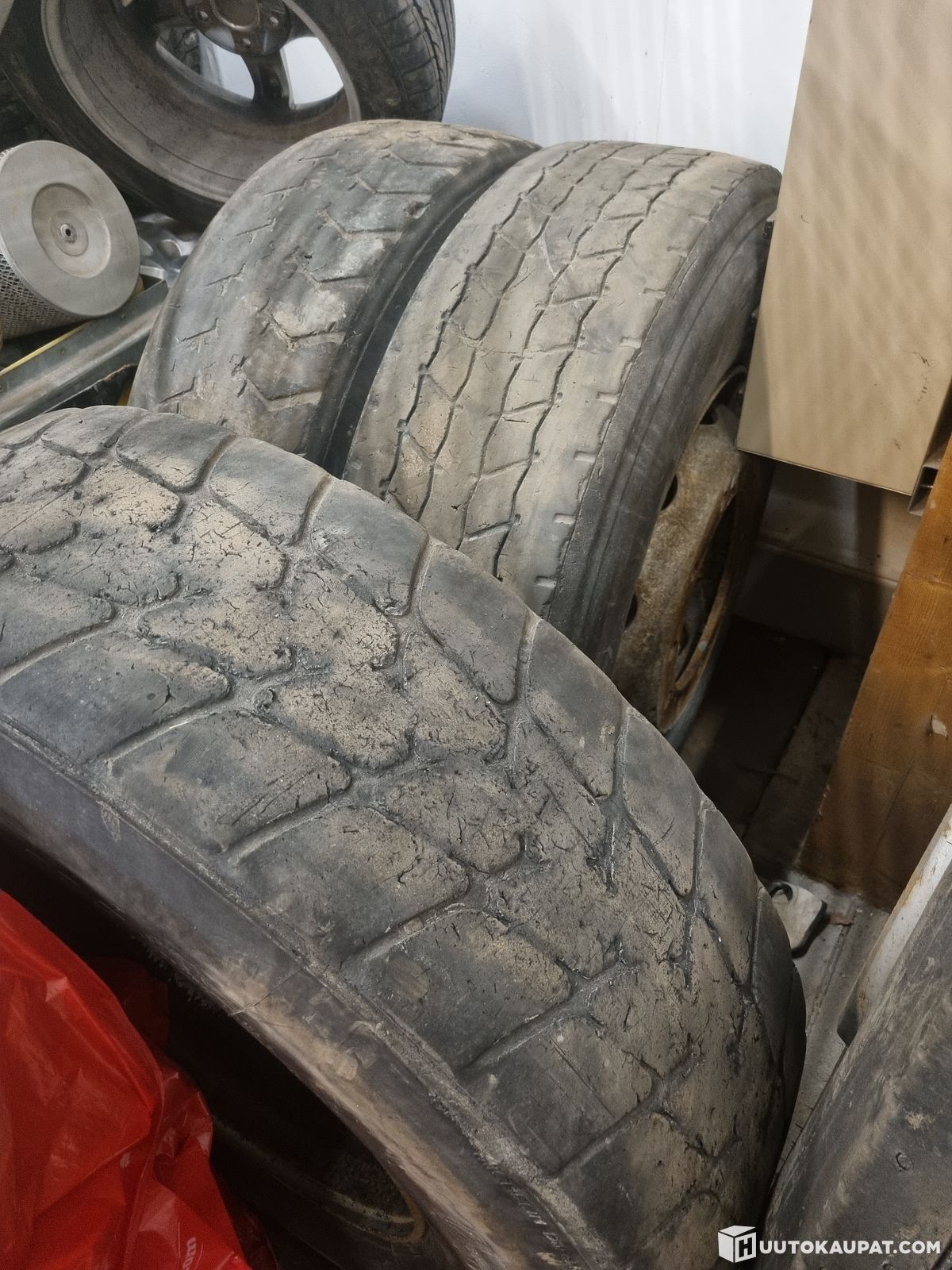 Kuorma auton renkaan vanteineen 4kpl 315 80 22.5, Keuruu | Huutokaupat.com