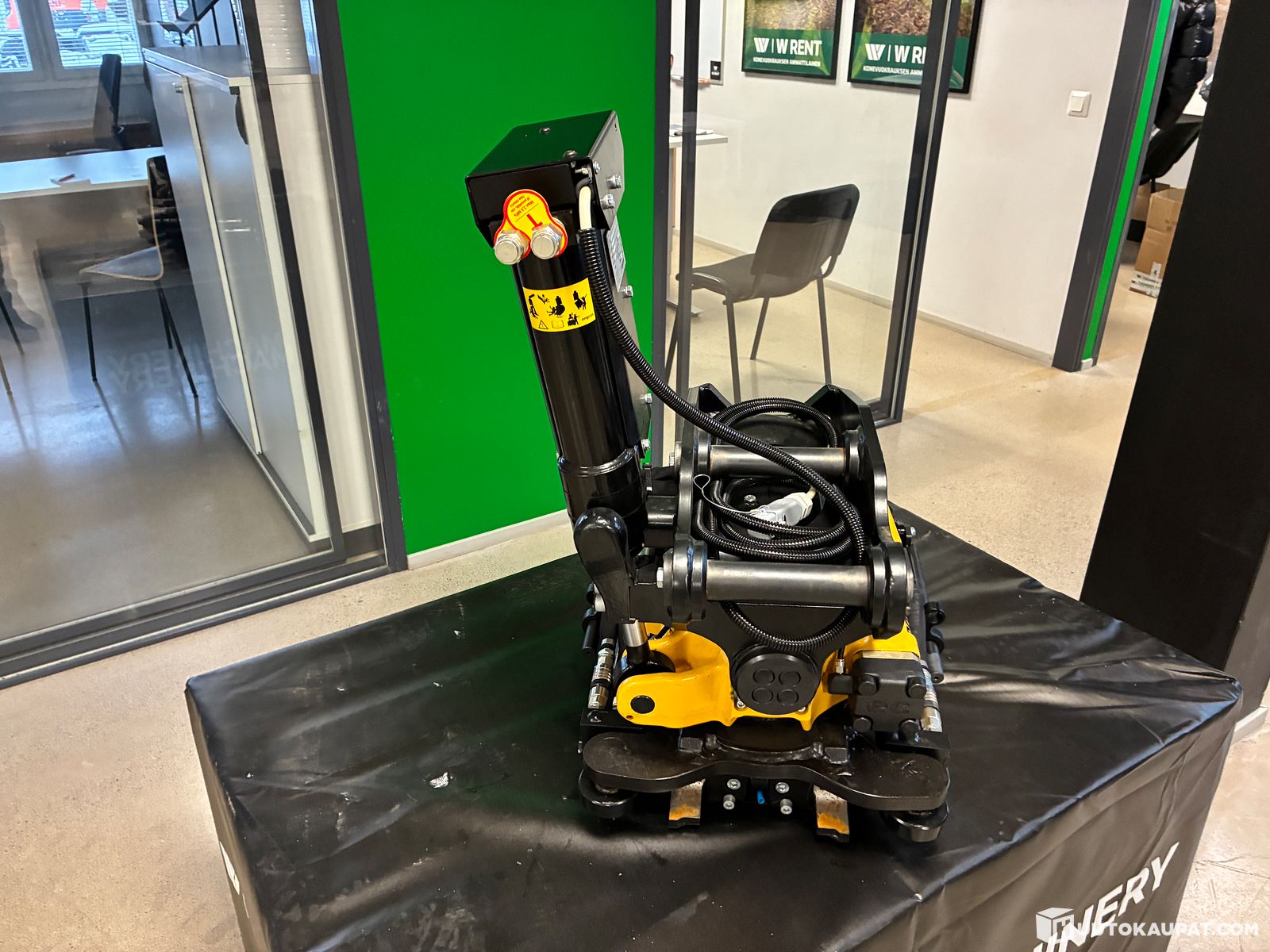 Engcon EC 204 tiltti + Pihdit, Lempäälä | Huutokaupat.com