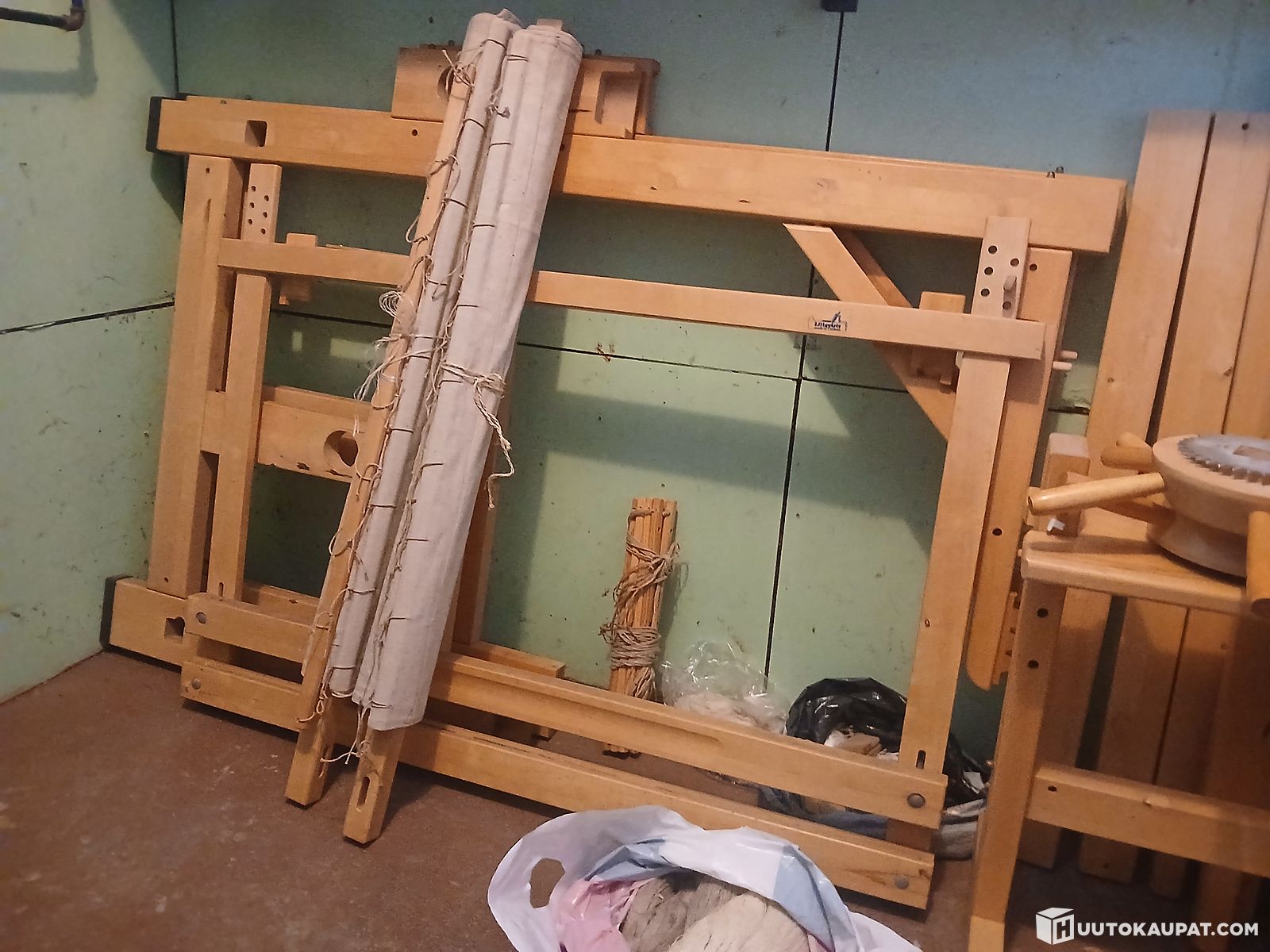 Weaving looms made by Lillqvist Joinery, Salo | Huutokaupat.com