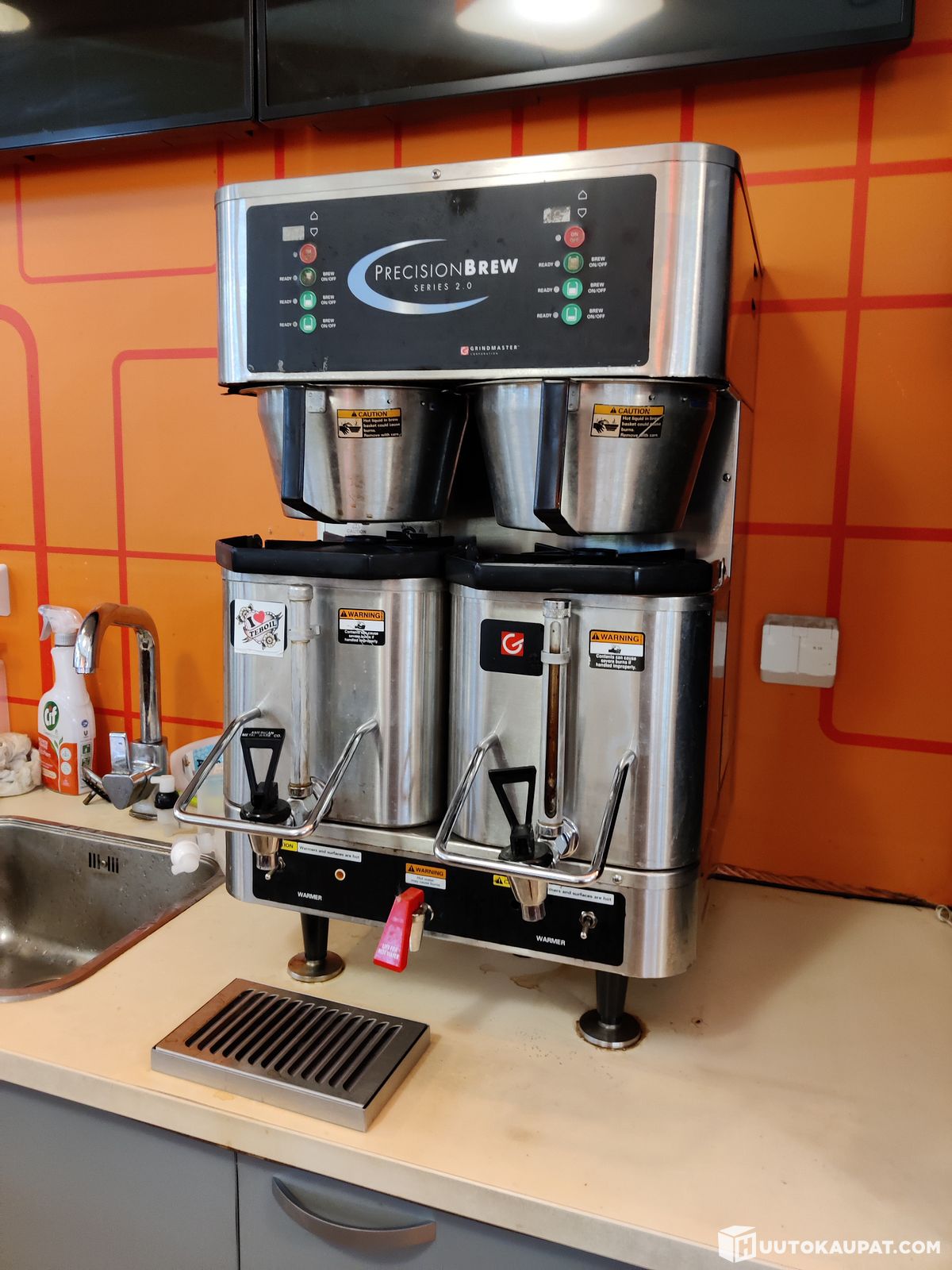 Precision Brew kahvinkeitin (erä 7) TP asema Oy konkurssipesä (3390250-2), Espoo | Huutokaupat.com