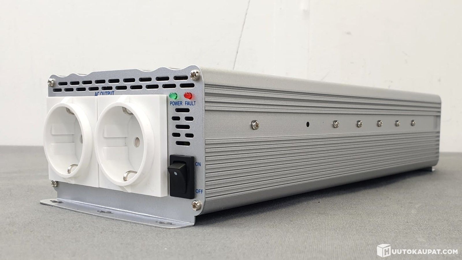 Uusi 1500W(3000W hetkellinen) muokattu siniaalto invertteri 12V ️ 230V, Isokyrö | Huutokaupat.com