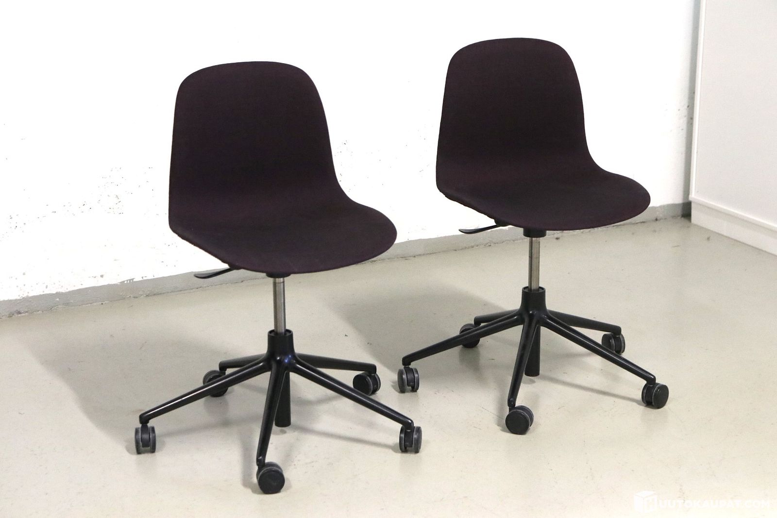 Kaksi kpl arvokkaita Norman Copenhagen "Form" tuoleja MO080, Vantaa | Huutokaupat.com