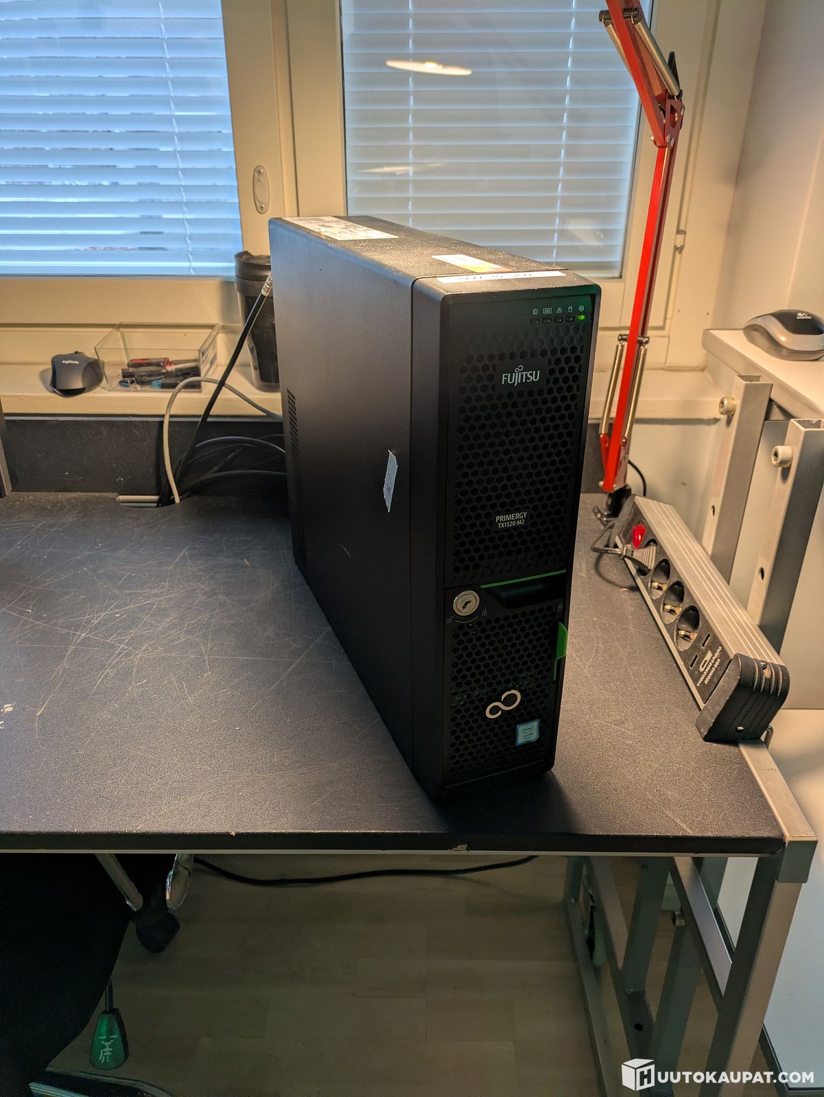 Fujitsu Primergy TX1320 M2 – tehokas ja hiljainen palvelin / työasema ...