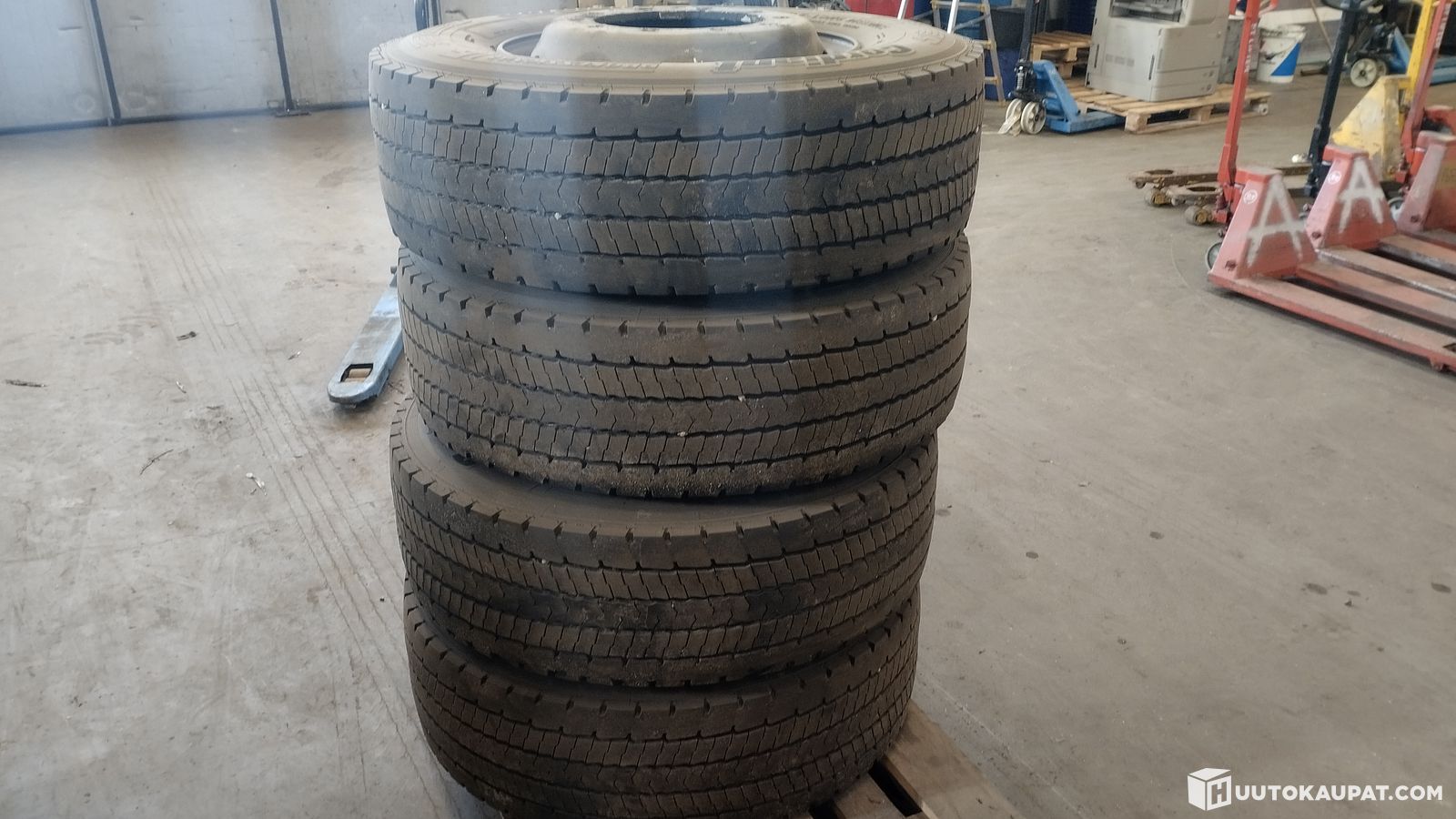 Kuorma-auton rengas 315 / 70R / 22,5 vetopinta, Mäntsälä | Huutokaupat.com