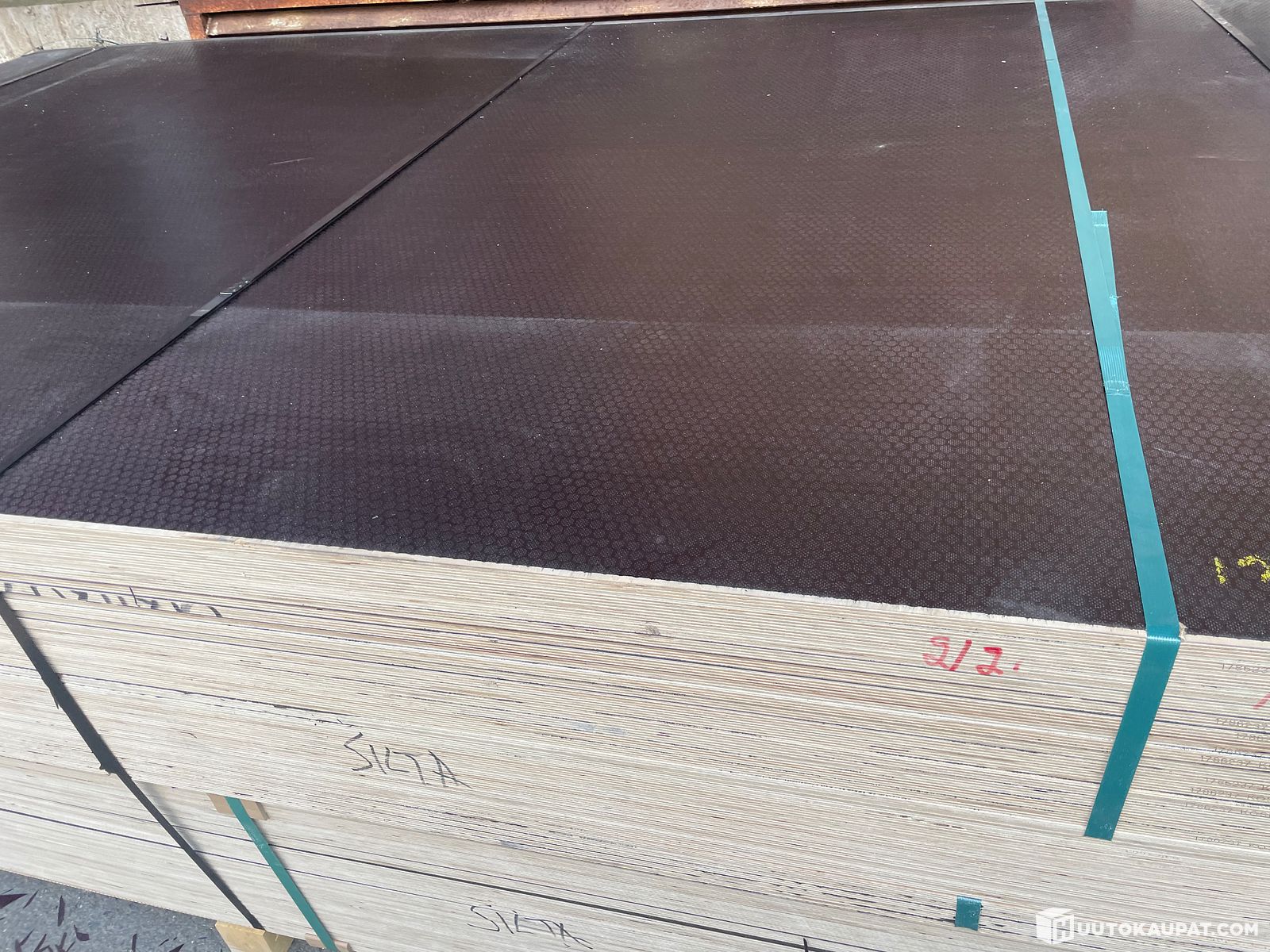 12mm filmivaneri n.30m2 erä 212., Valkeakoski | Huutokaupat.com