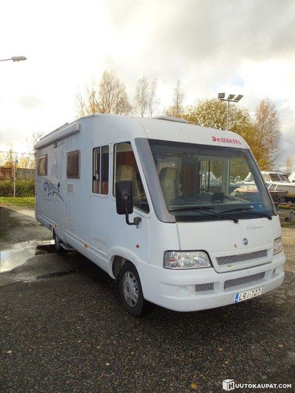 Ulosmitattu integroitu matkailuauto / utmätt integrerad husbil - Fiat ...