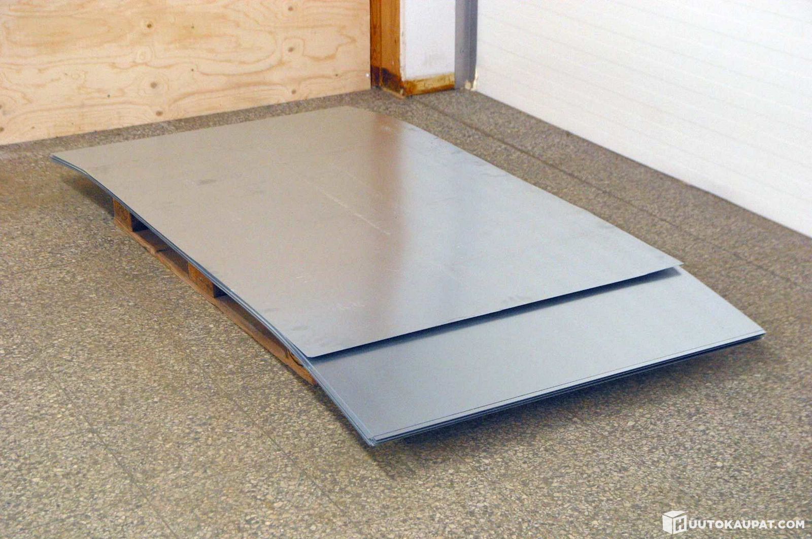 Sinkittyä peltilevyä 15 kpl (paksuus 0,7mm). S1745, Hausjärvi | Huutokaupat.com