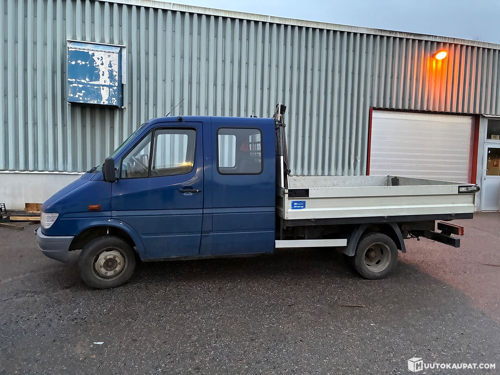 Mercedes-Benz 412D, 1999 + Hiab nosturi, Tampere | Huutokaupat.com