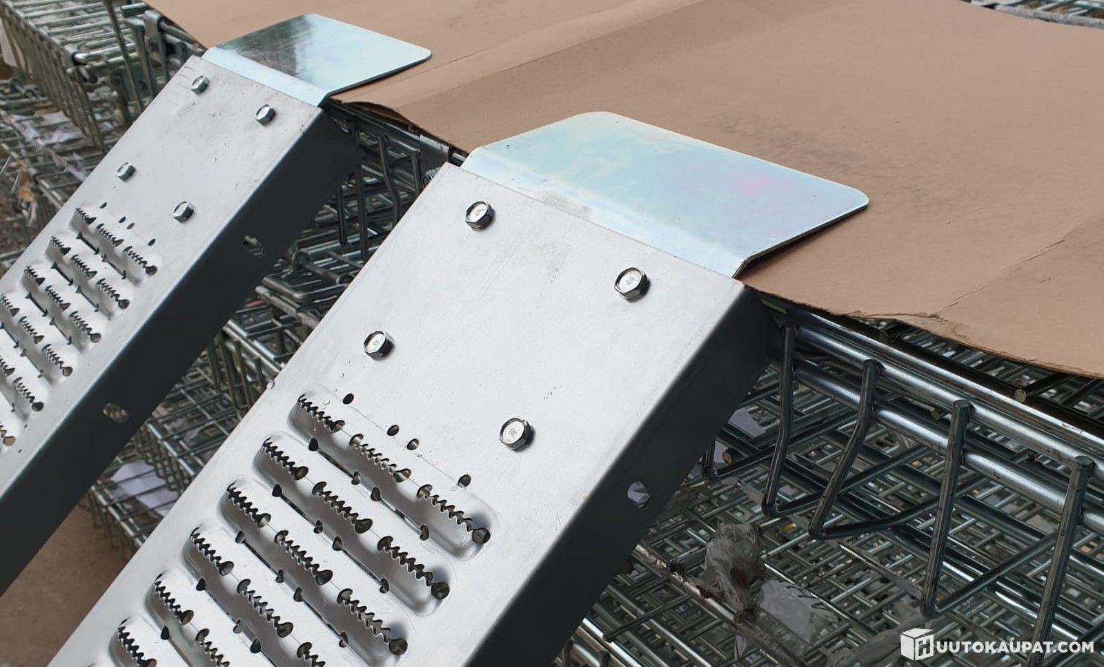 Uudet galvanoidut ajosillat - 2kpl - pituus 194cm , Isokyrö | Huutokaupat.com