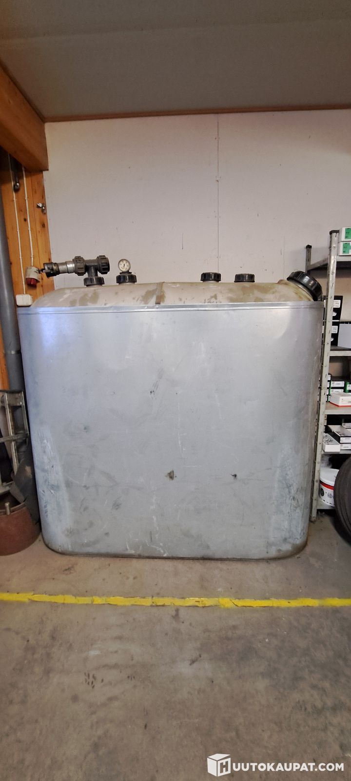 Öljysäiliö, valuma-altaalla, 1500L, Huittinen | Huutokaupat.com