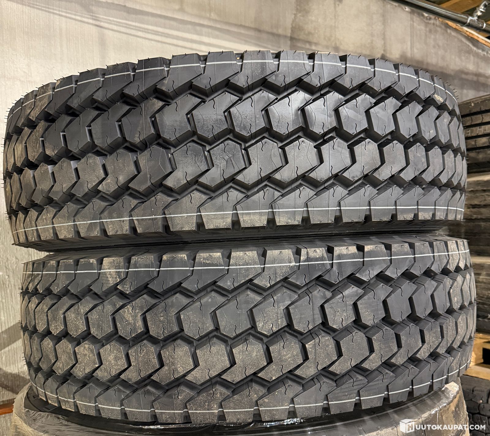 Michelin XTY2 veto/trailerin rengas 275/70R22,5 2kpl, Keminmaa | Huutokaupat.com