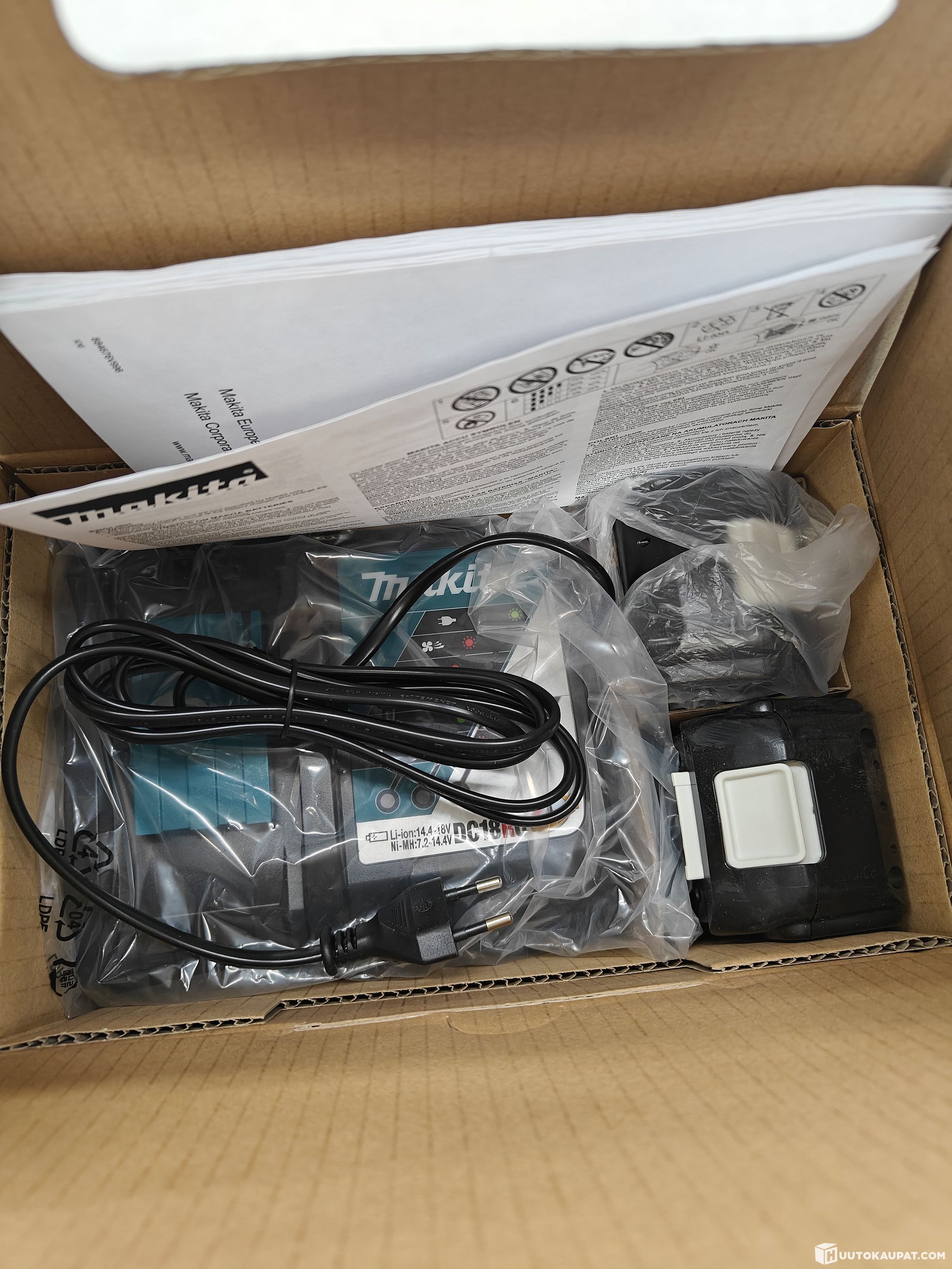 Makita Radio and Worklight + Adapter, 2x Batteries, Charger ...