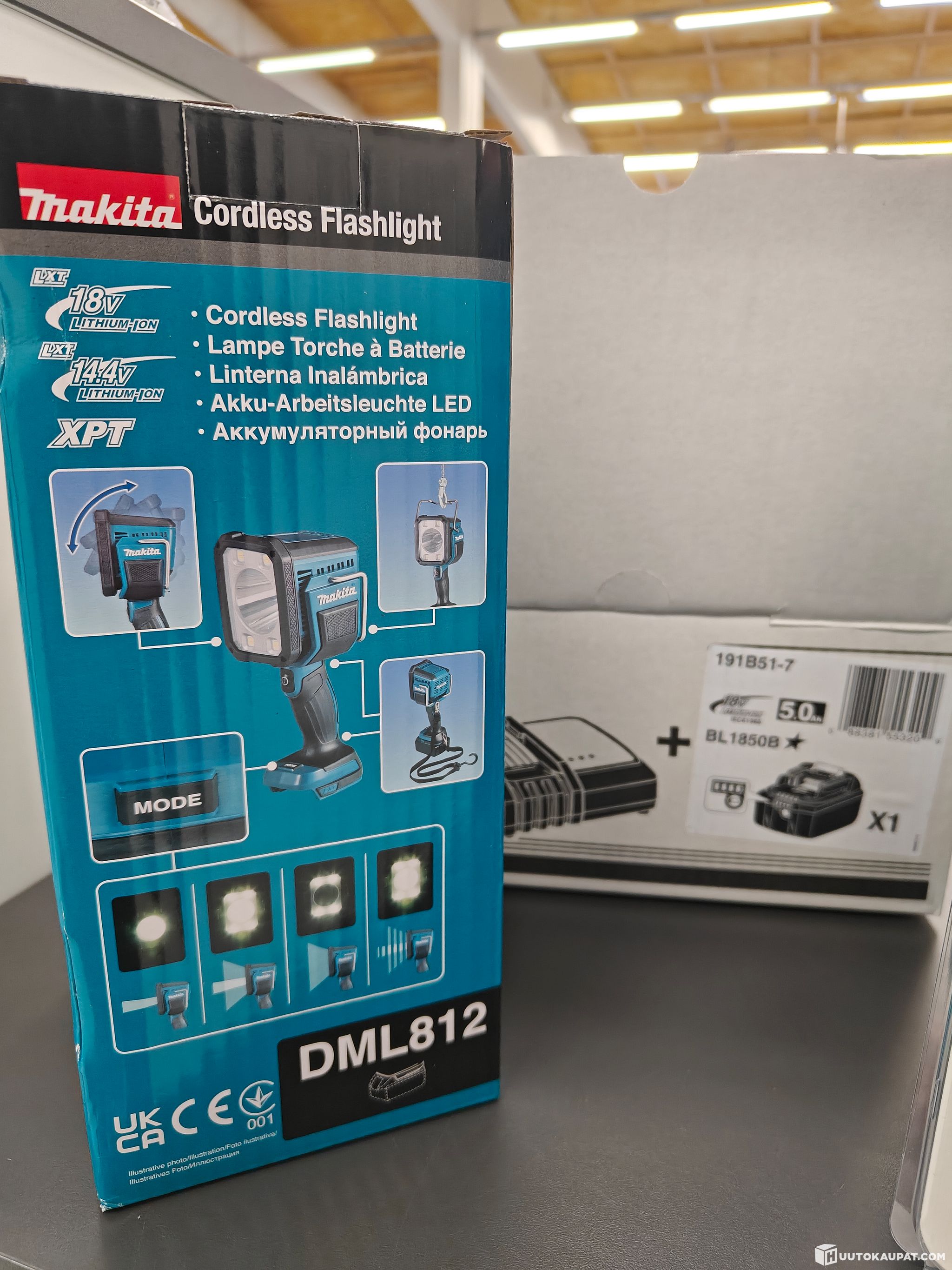 Makita Radio and Worklight + Adapter, 2x Batteries, Charger ...
