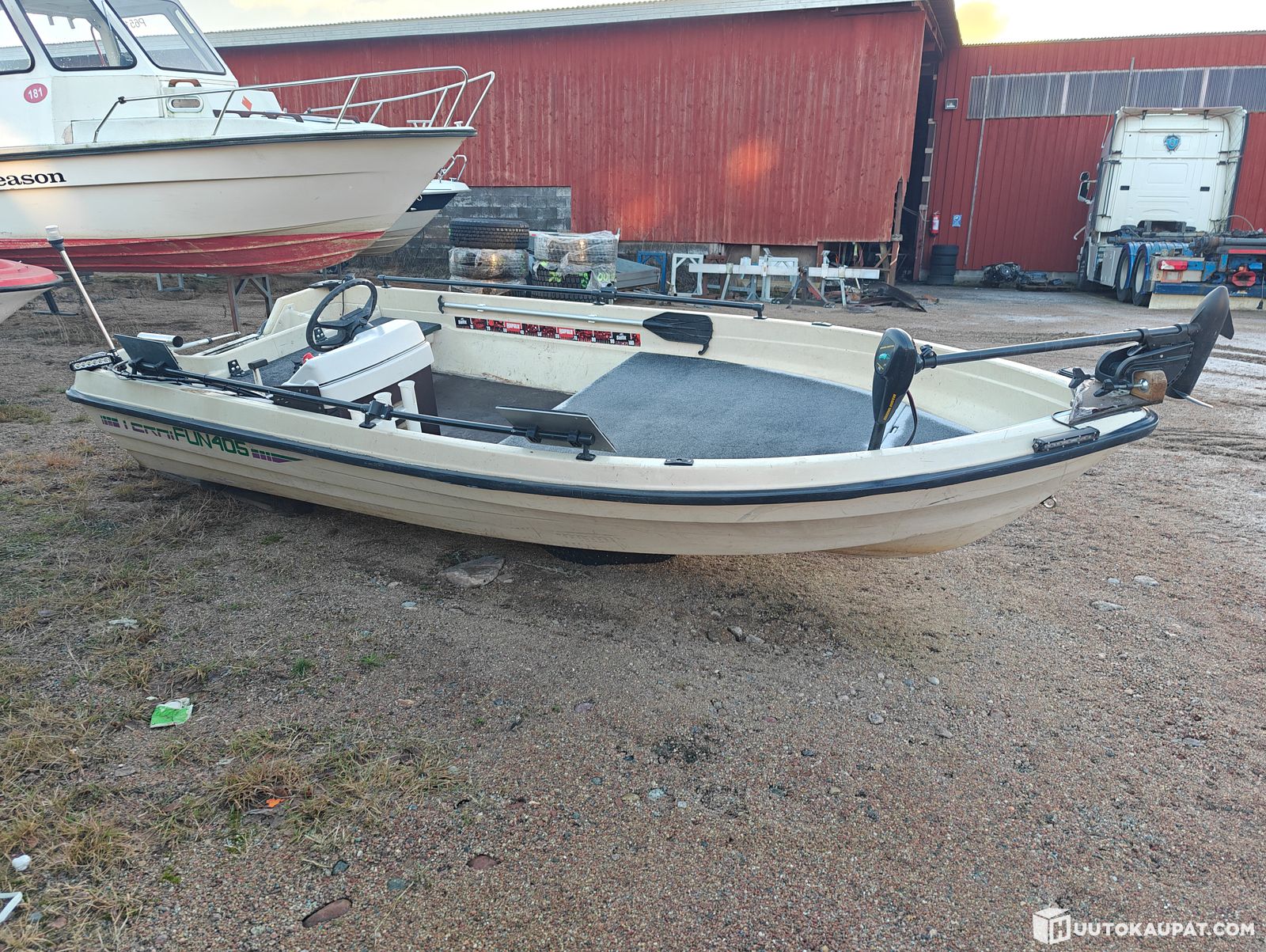 Terhi 405 heitto kalastus vene evinrude 30hv sekä keulamoottori ...