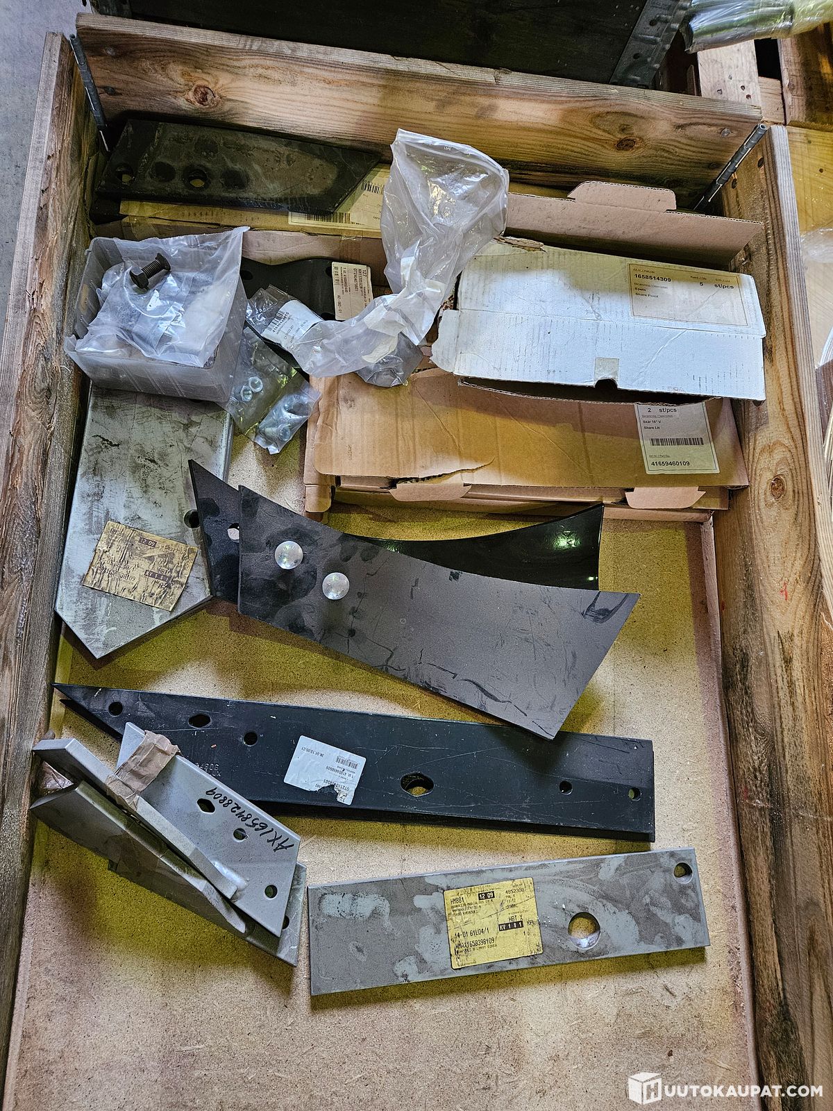 Agrolux/ Överum auran varaosia, Kalajoki | Huutokaupat.com