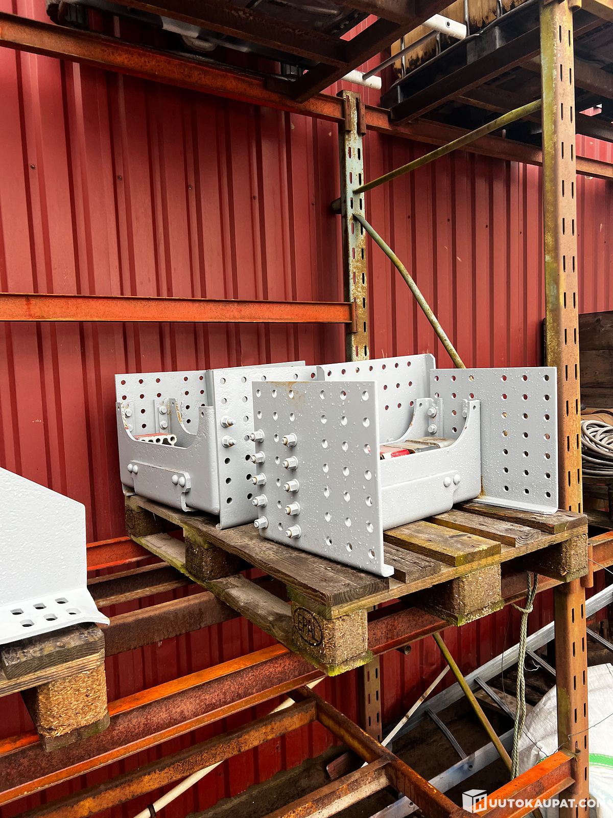 8 kpl kuorma-auton vetopalkkia, Lieto | Huutokaupat.com