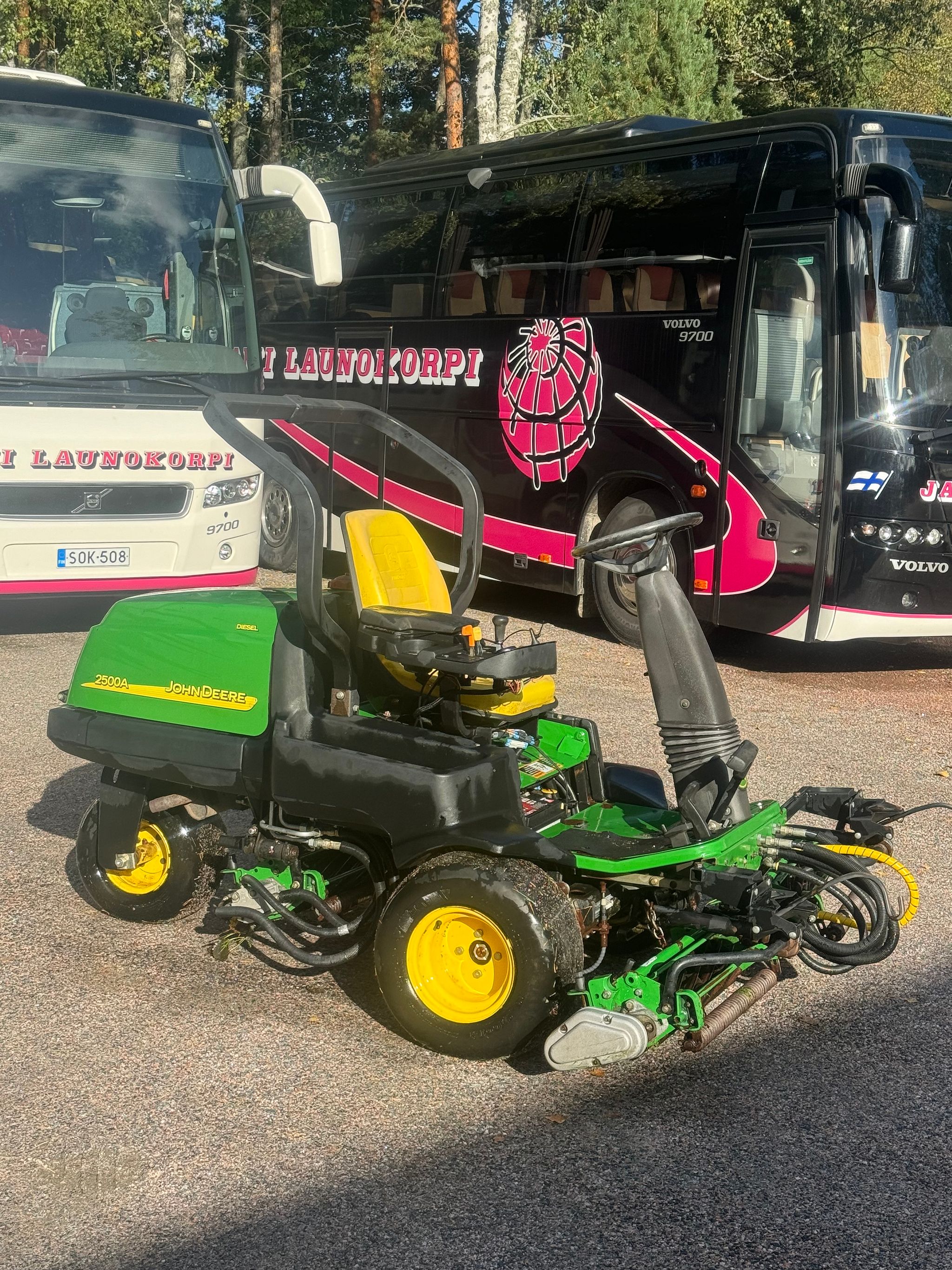 Huutokaupattavat puutarhakoneet, ulkovalaisimet ja muut syyspihan tarvikkeet | Huutokaupat.com