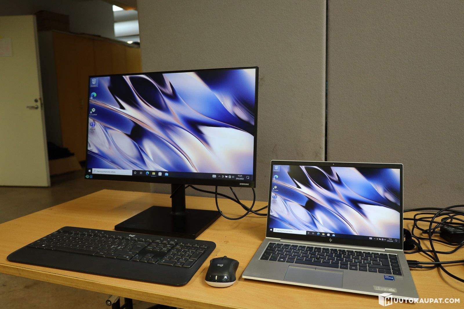 Hp elitebook 840 G8, Samsung näyttö 24'', telakka, näppäimistö ja hiiri ...