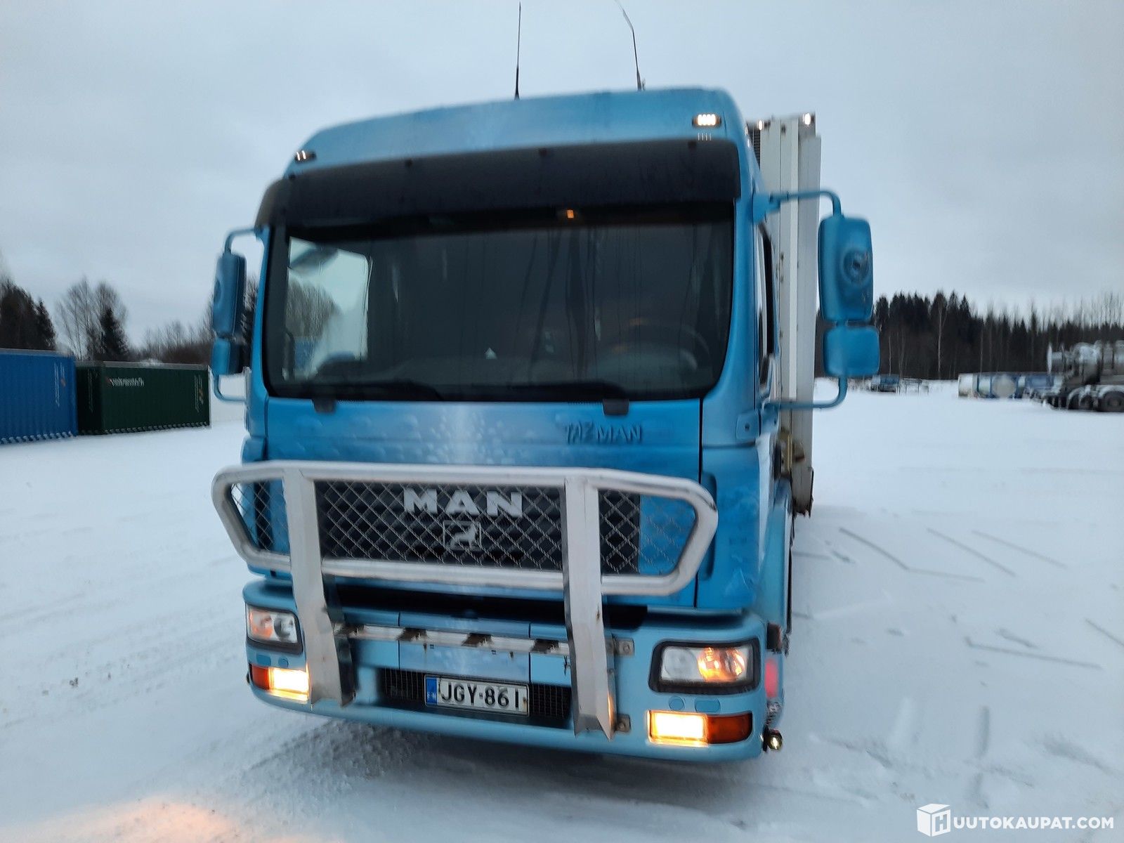 MAN TGL MAKUUHYTILLÄ JA KYLKIAUKEAVALLA UMPIKAAPILLA ,HIENO AUTO ...