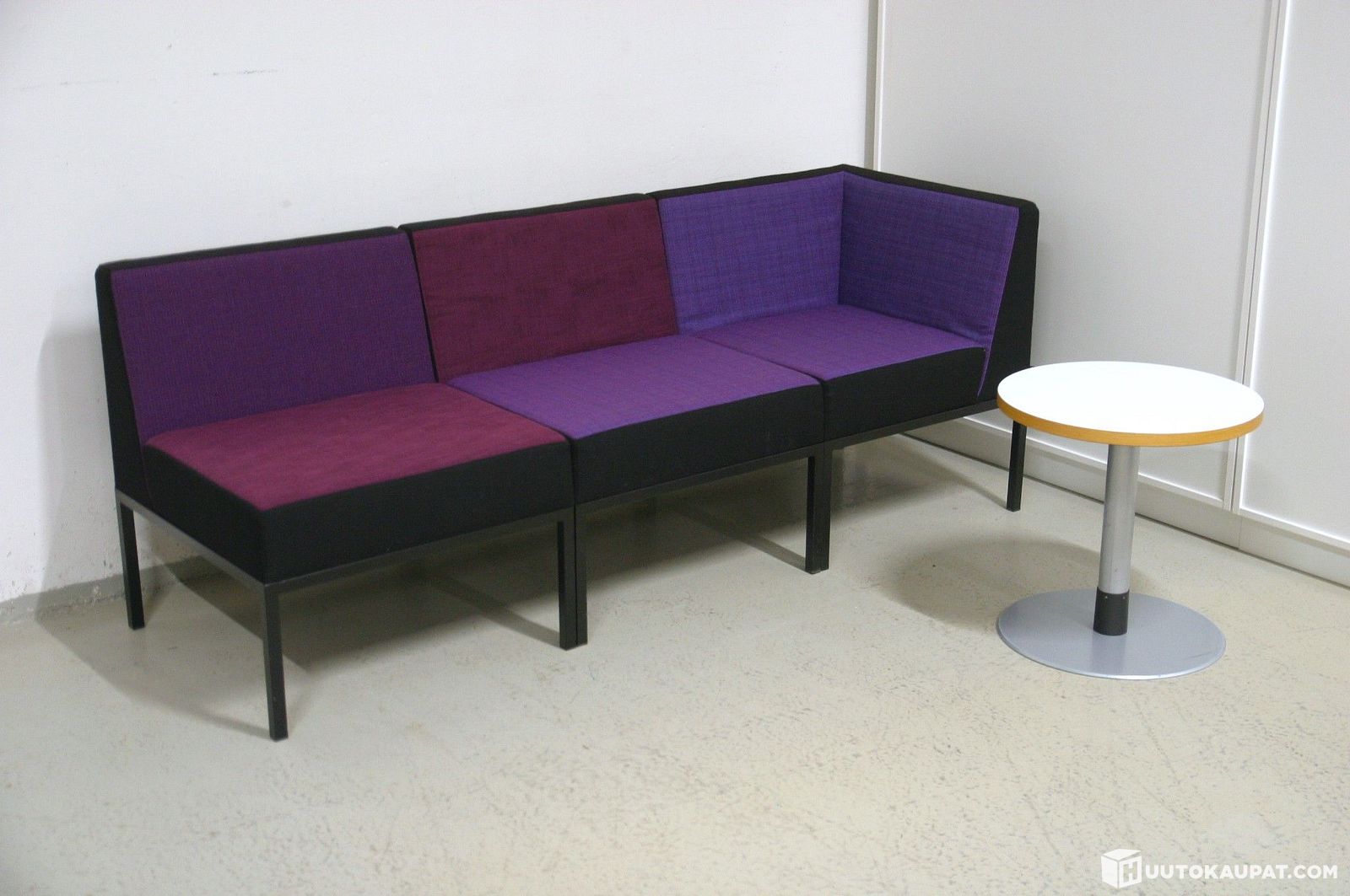 Martela Cube-sohvaryhmä, kolmen istuttava, Helsinki | Huutokaupat.com