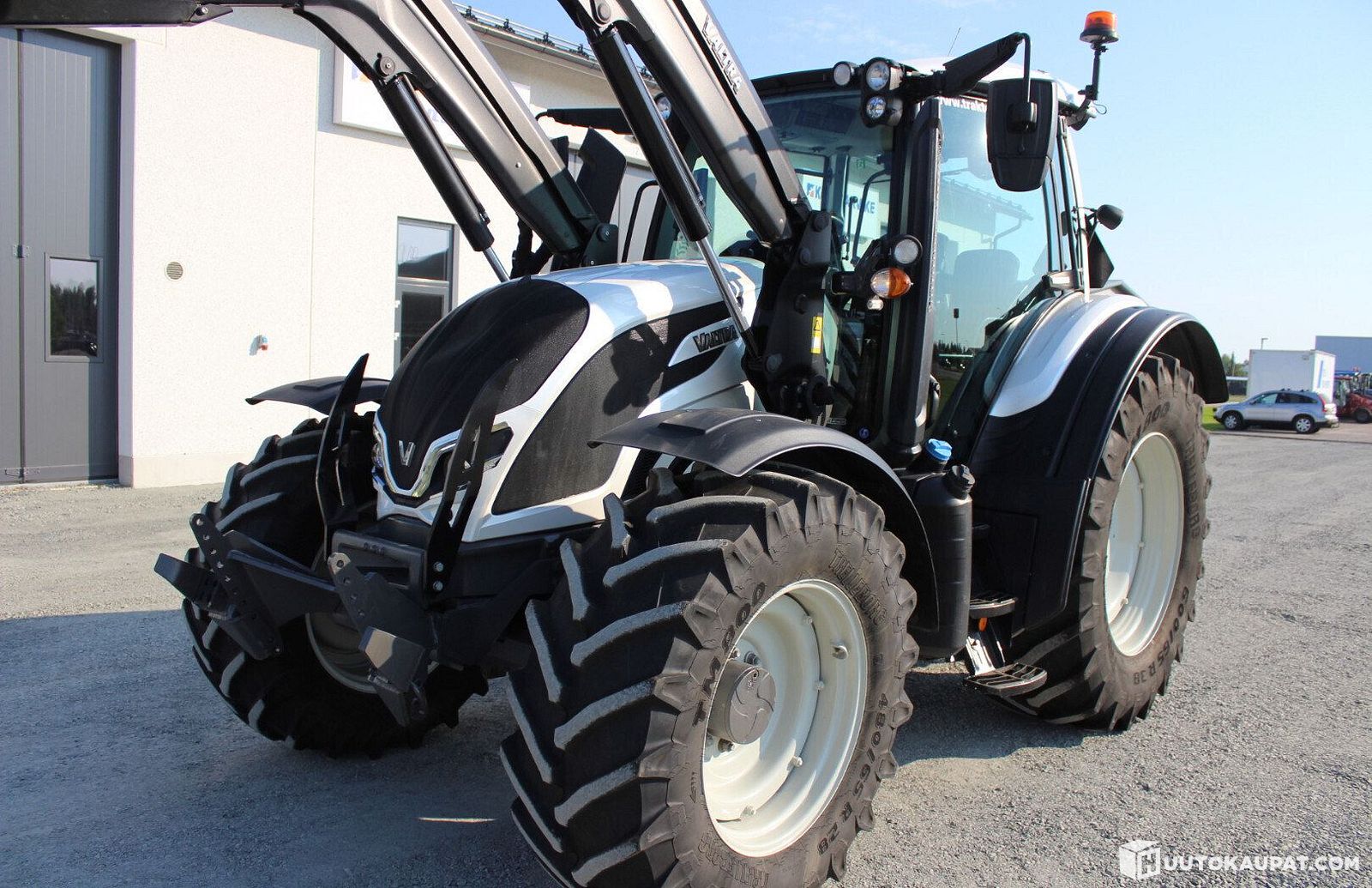 Valtra N135 Active + Quicke G5S 50 km/h, 4.9 l, 1 999 h, tilaisuus ...