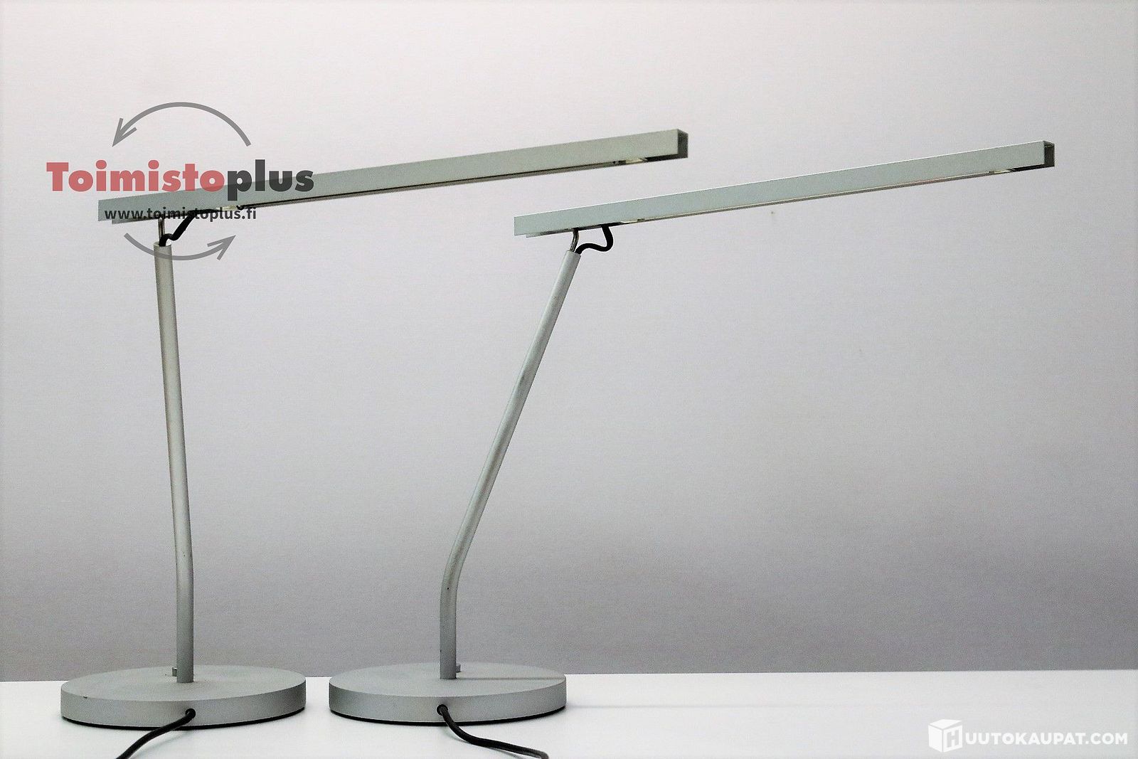 Arvokkaita U-Line BA11-pöytävalaisimia 2 kpl, design Maarten Van Severen. S283, Vantaa ...