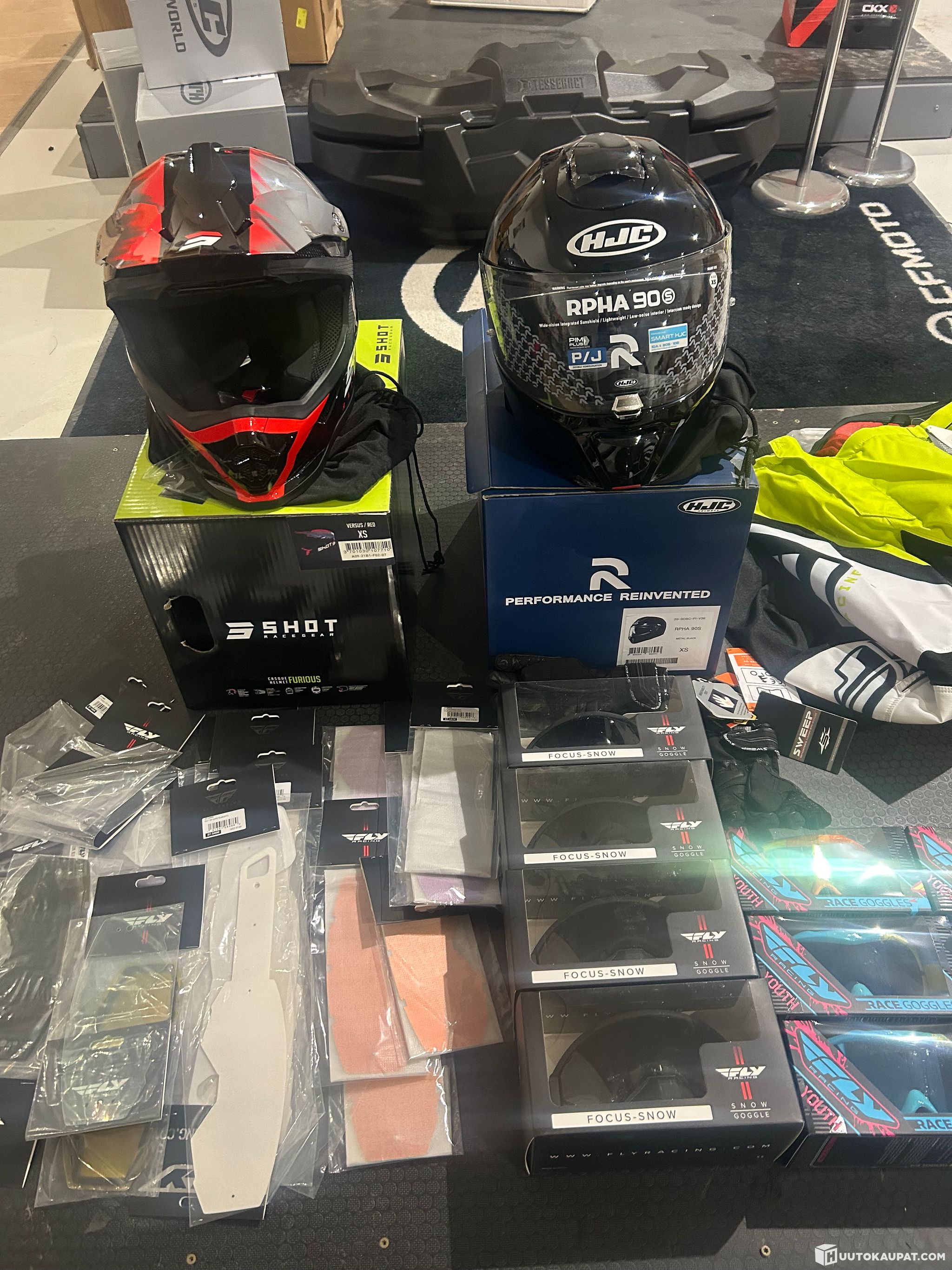 Poistoerä yli 50kpl Fly Racing ym Crossi , Mp ajovarusteita tarvikkeita erän sh. reilu 2000,00 ...