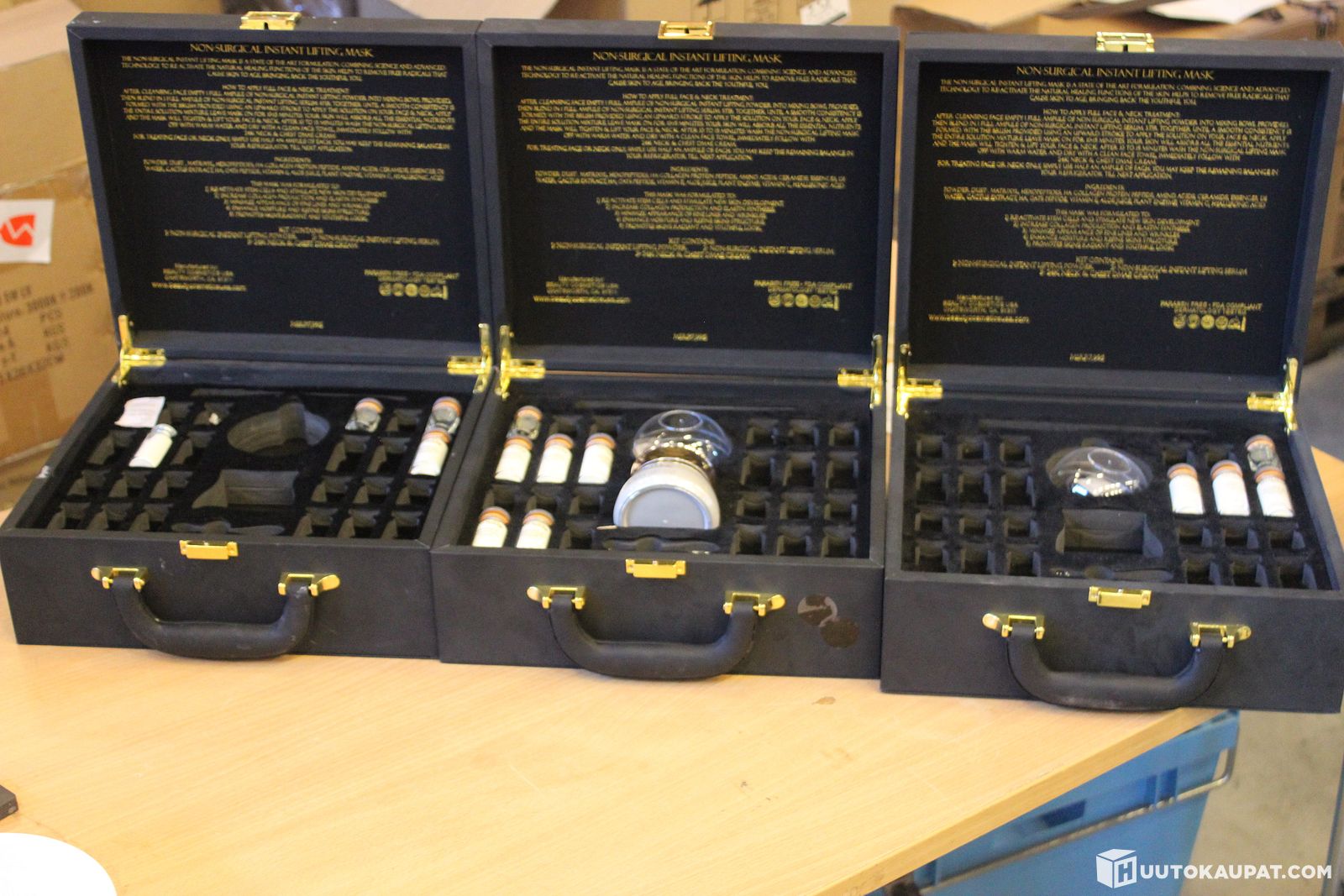 Erä ihonhoitotuotteita, laukkuja, peilejä yms..(100). GJ Cosmetics Oy ...