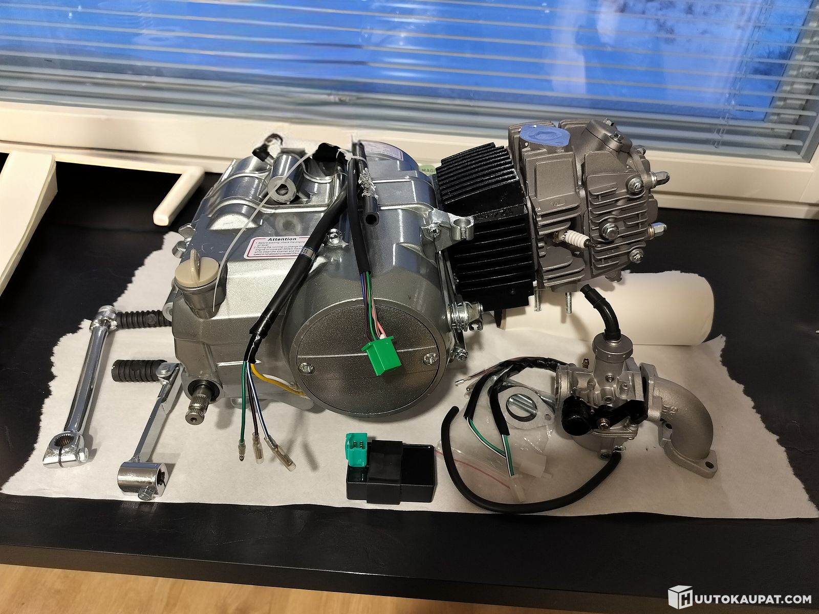 Moottori 125cc + kaasutin, CDI, sähköt jne. UUSI. "Monkey type ...
