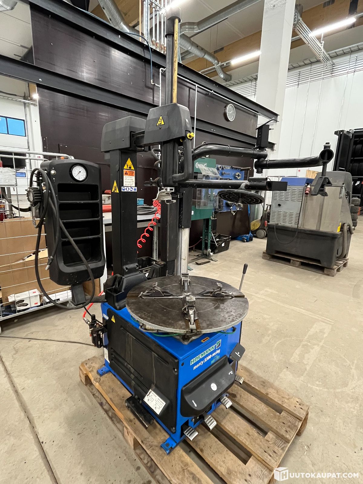 Tyre changer with assist arm and swivelling boom, Hofmann Monty 3300 ...