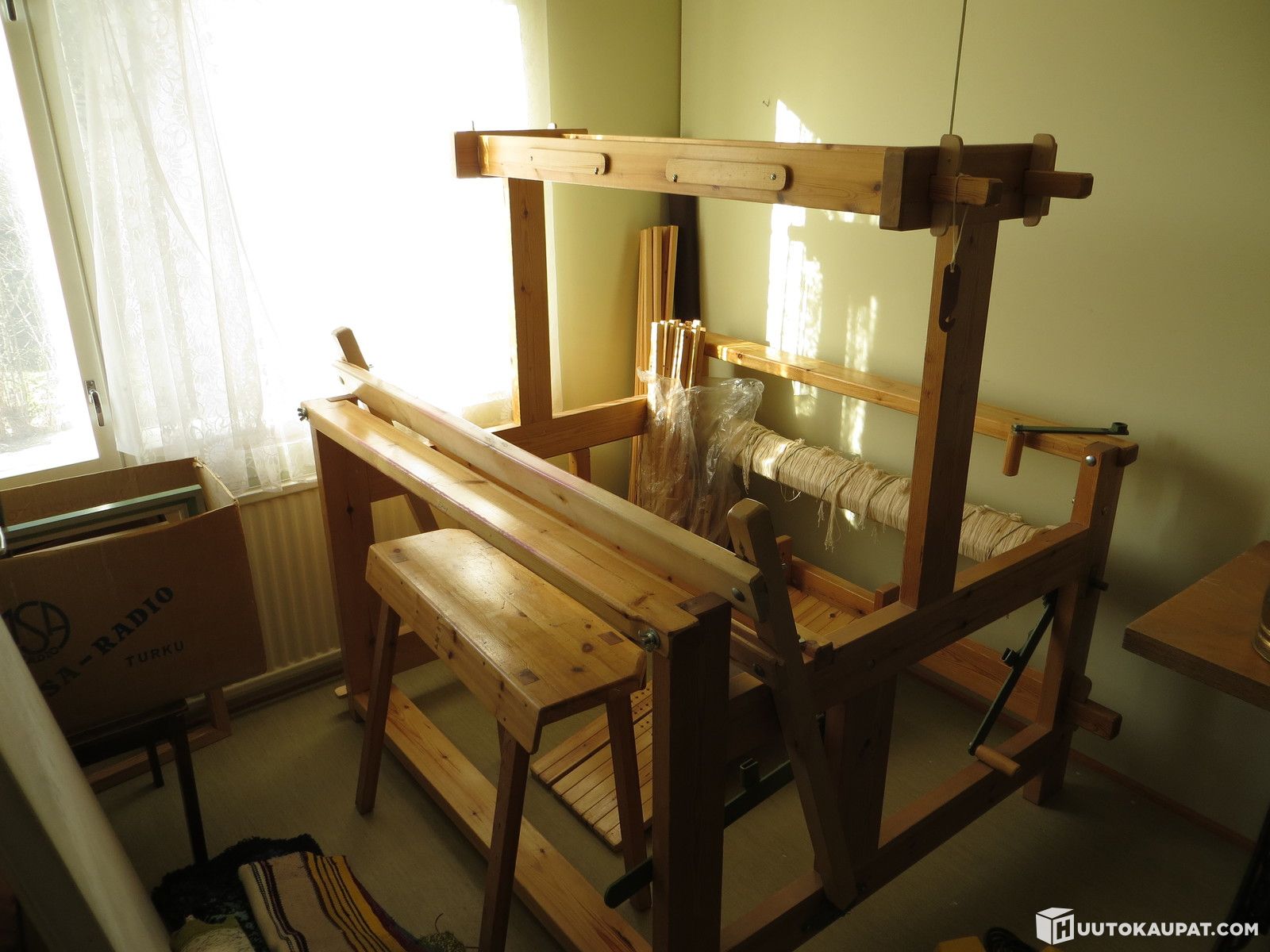 Kuolinpesä myy irtaimiston ,kangaspuut ompelukoneita, paljon ...