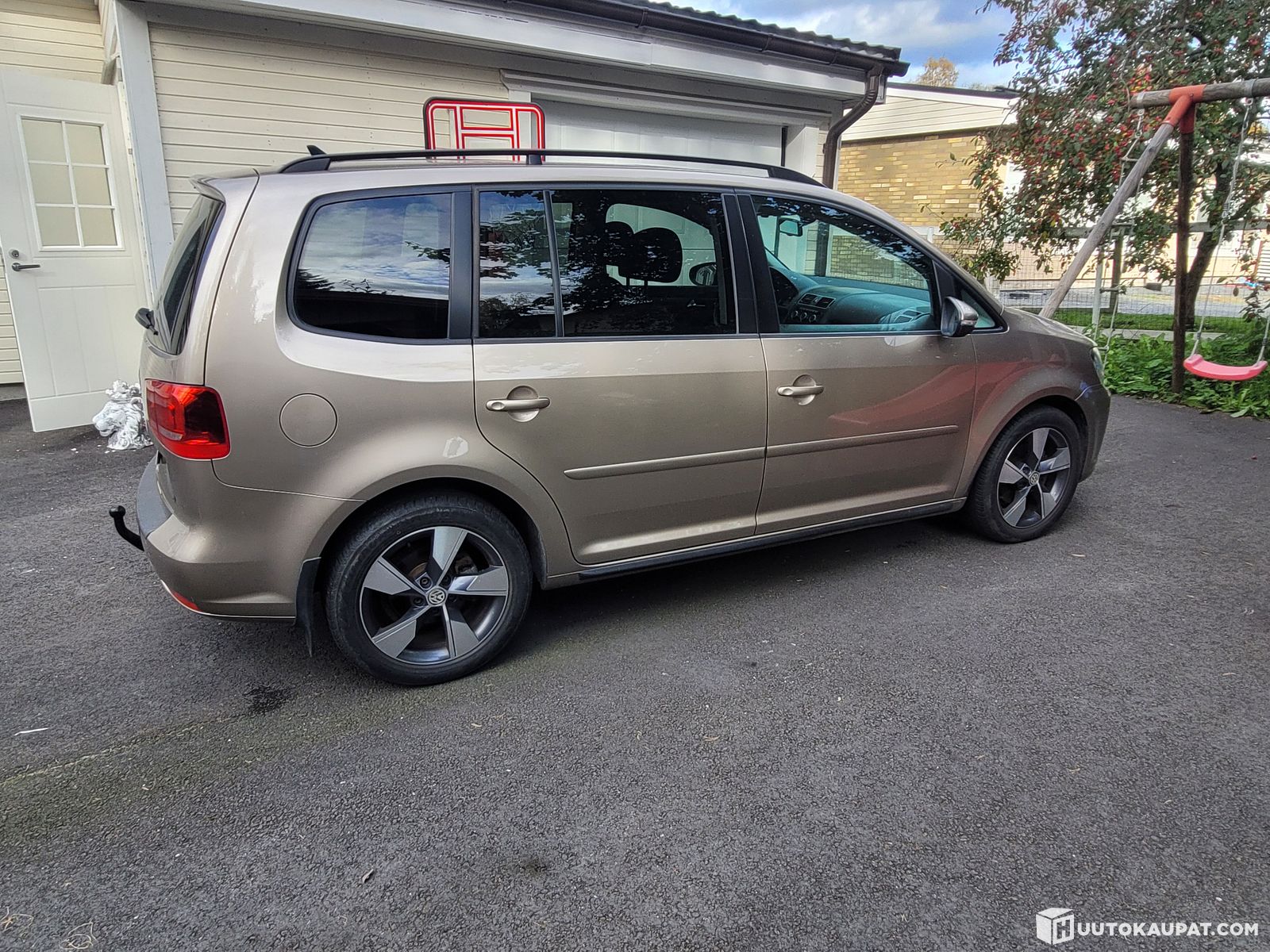 Volkswagen Touran 1,6tdi, autom, 7henkilö, panoraamakatto, 2013 ...