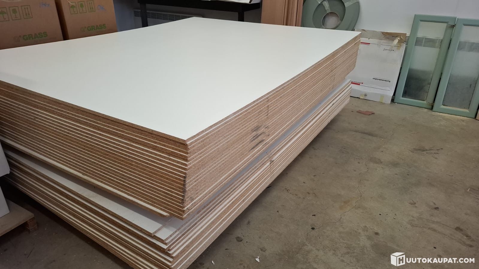 Melamiinilevy 16x2650x2070 mm valkoinen 39kpl, Oulu | Huutokaupat.com