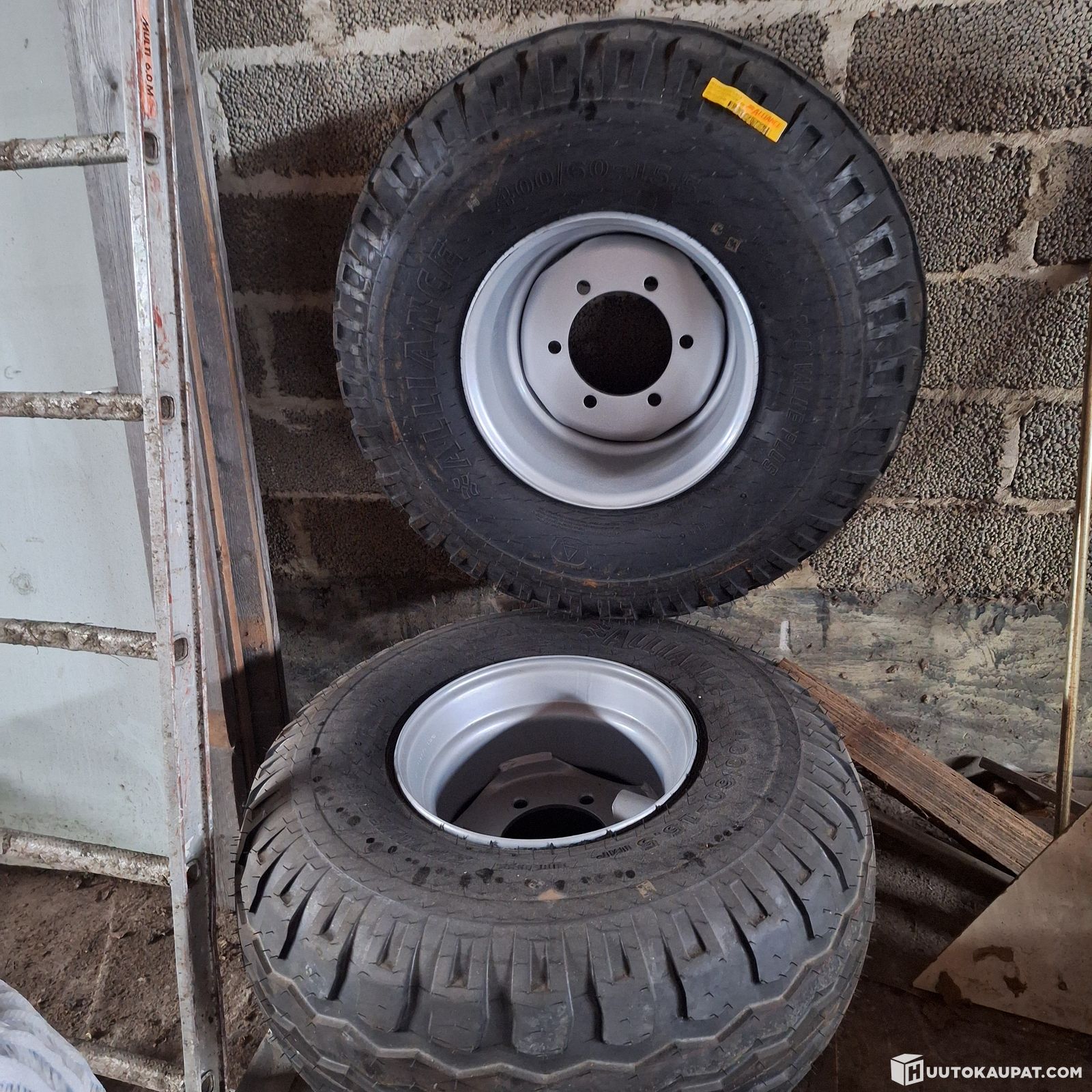 Alliance 400/65-15,5 16 ply renkaat 2 kpl, Vöyri | Huutokaupat.com