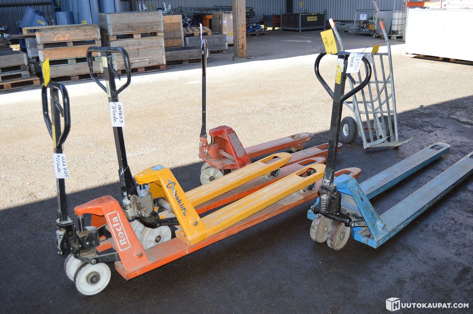 Myynnissä Ramirent Finland Oy:n (y-tunnus 2077956-8) omaisuutta: 4 kpl:tta Haarukkavaunu, ym ...