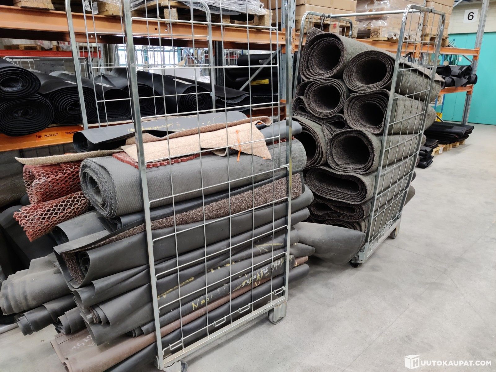 Kaksi rullakkoa mattoja, Hausjärvi | Huutokaupat.com