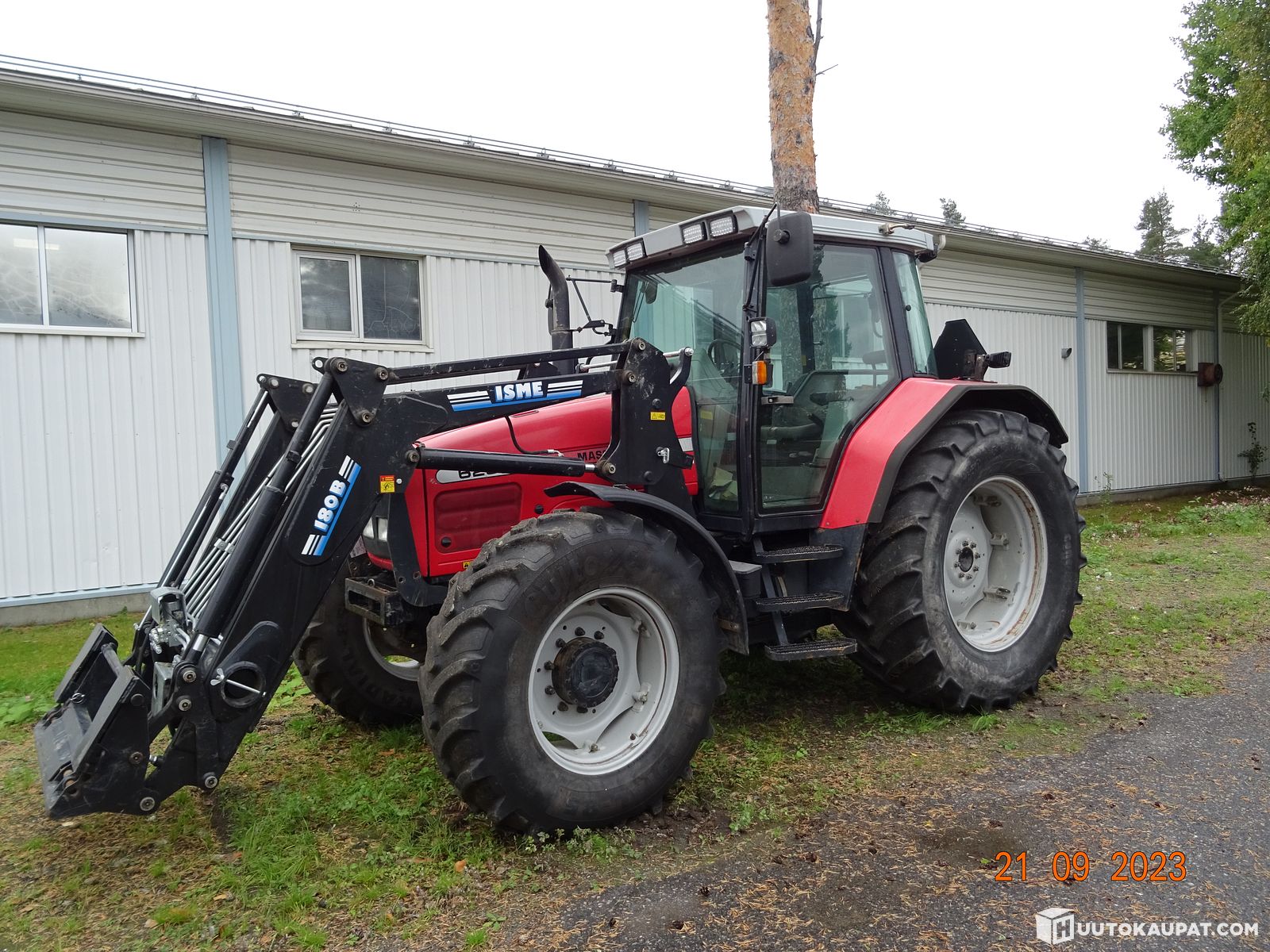 Massey Ferguson traktori Joensuussa / Utmätt traktor Massey Ferguson i Joensuu, Joensuu ...