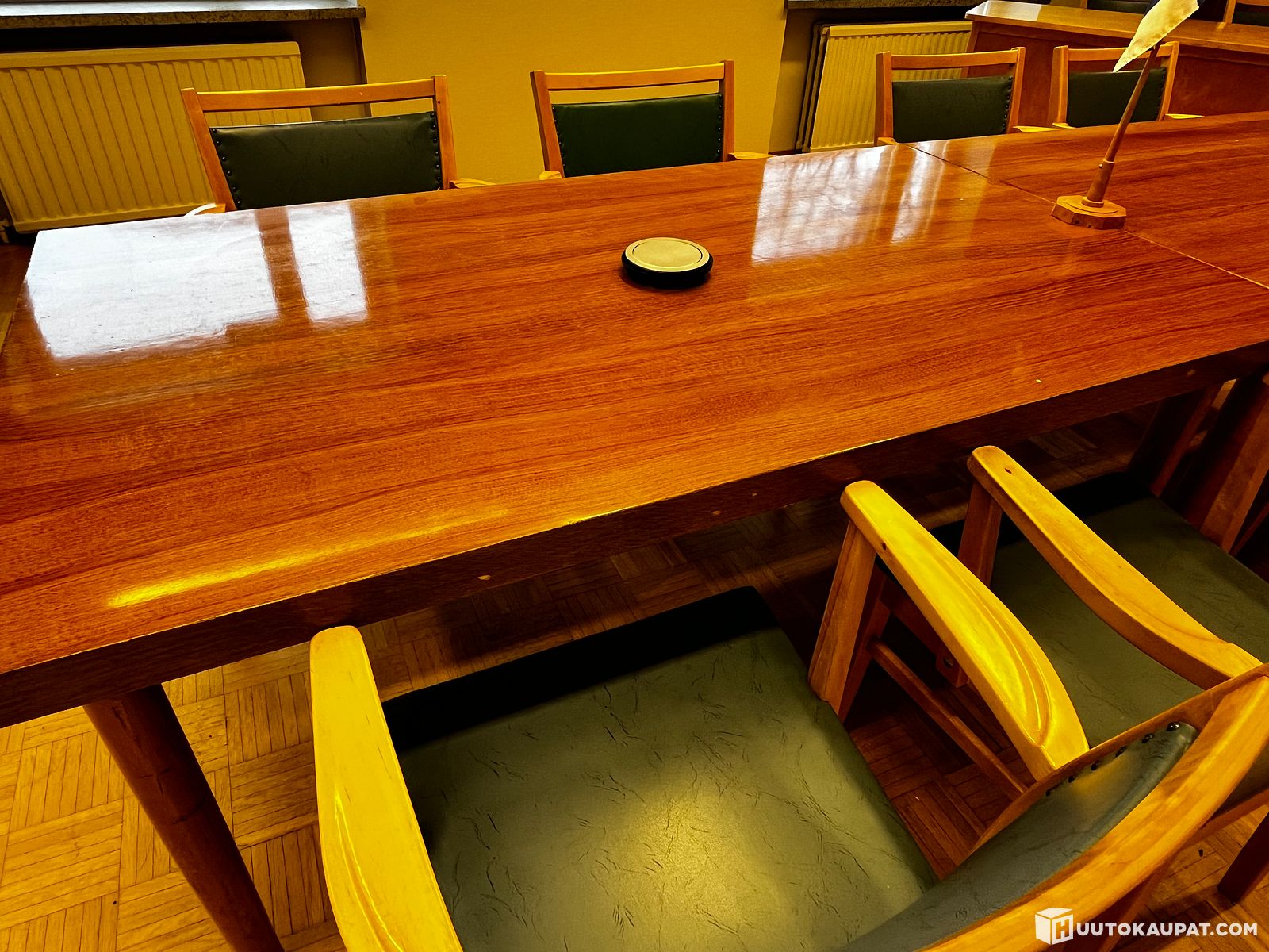 Kokouspöydät 2 kpl ja tuolit 8 kpl ERÄ 18, Pyhäranta | Huutokaupat.com