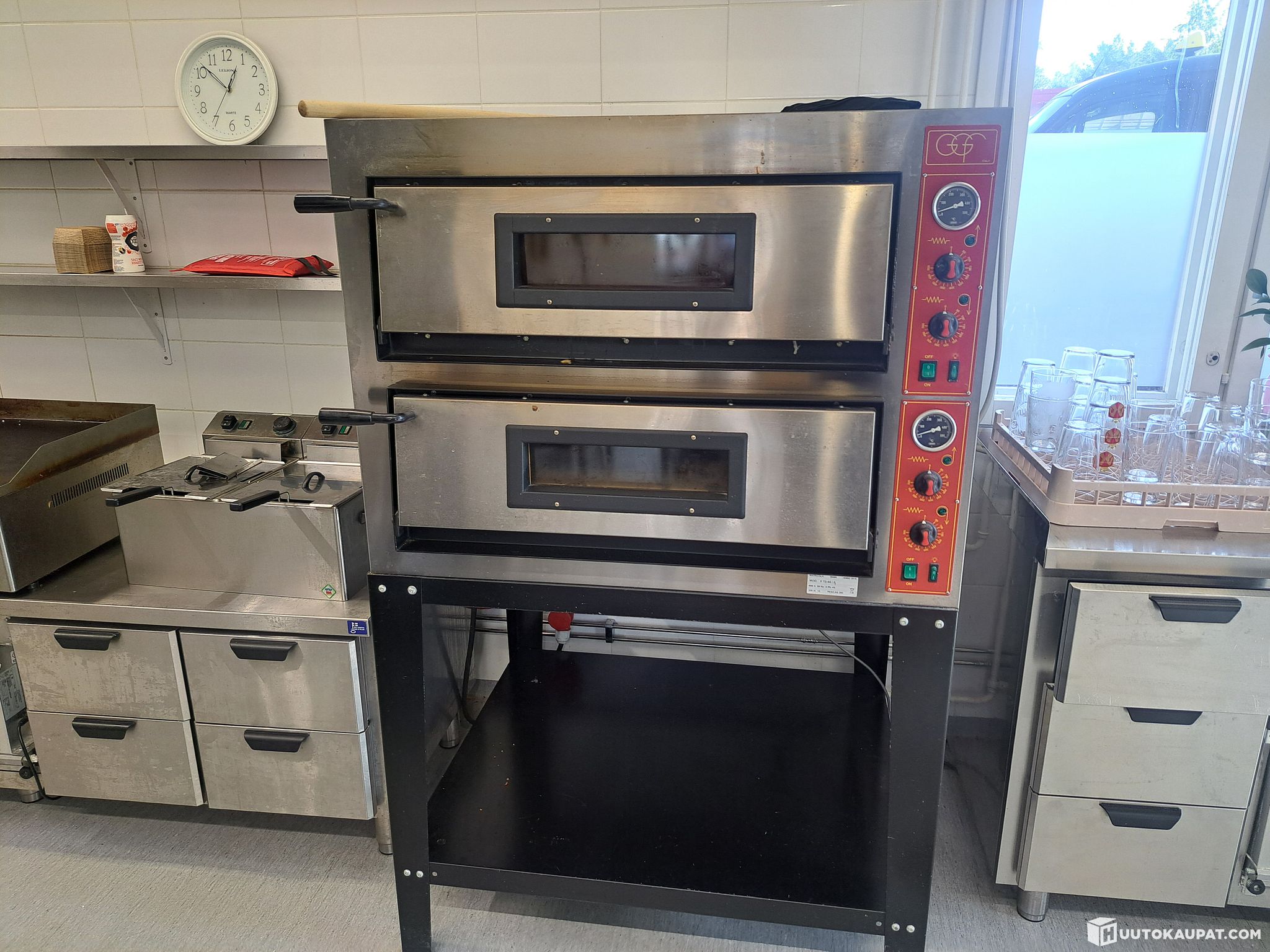Pizzauuni jalustalla, Pyhäjoki | Huutokaupat.com