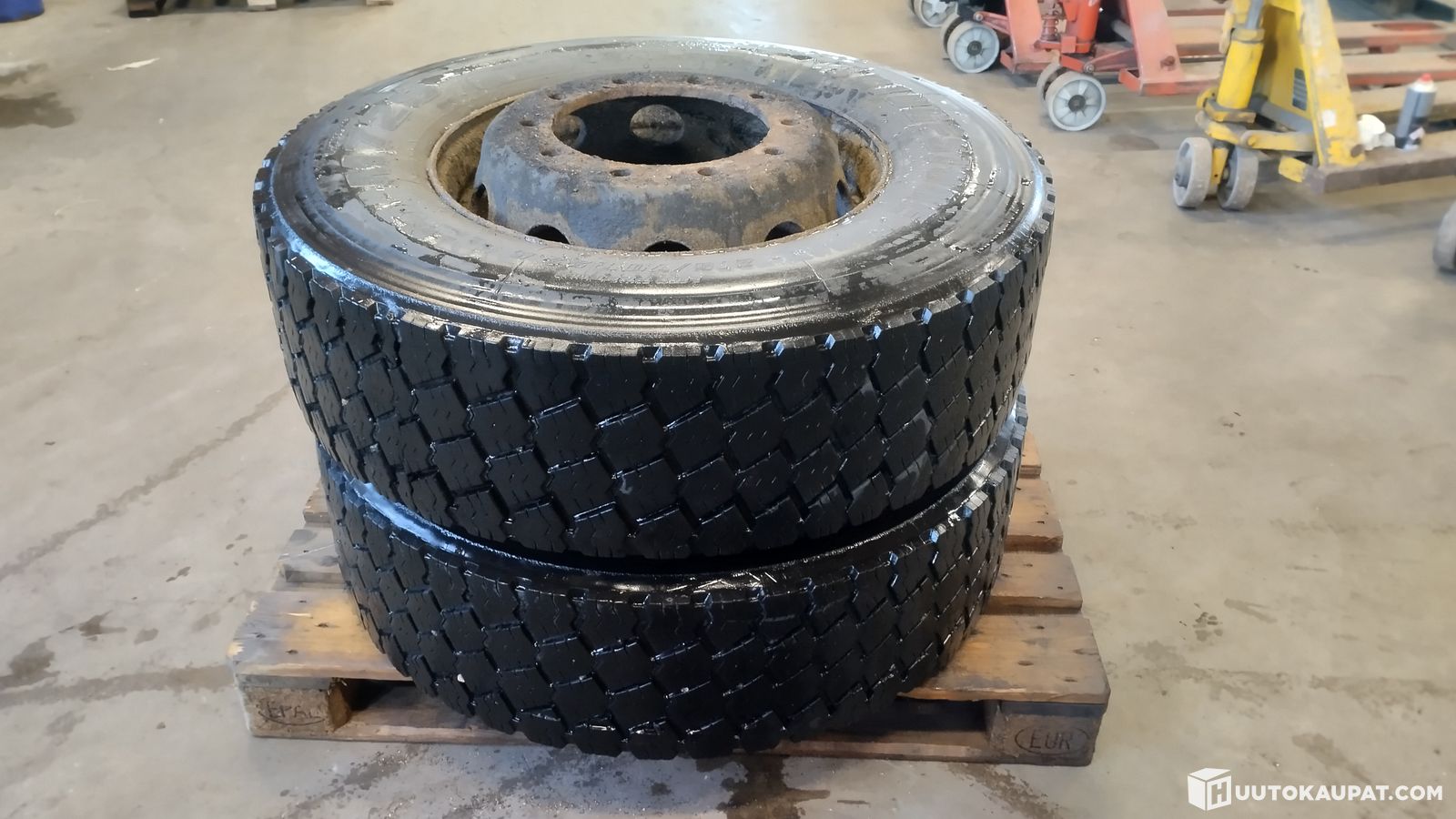 Kuorma-auton rengas 315 / 70R / 22,5 vetopinta, Mäntsälä | Huutokaupat.com