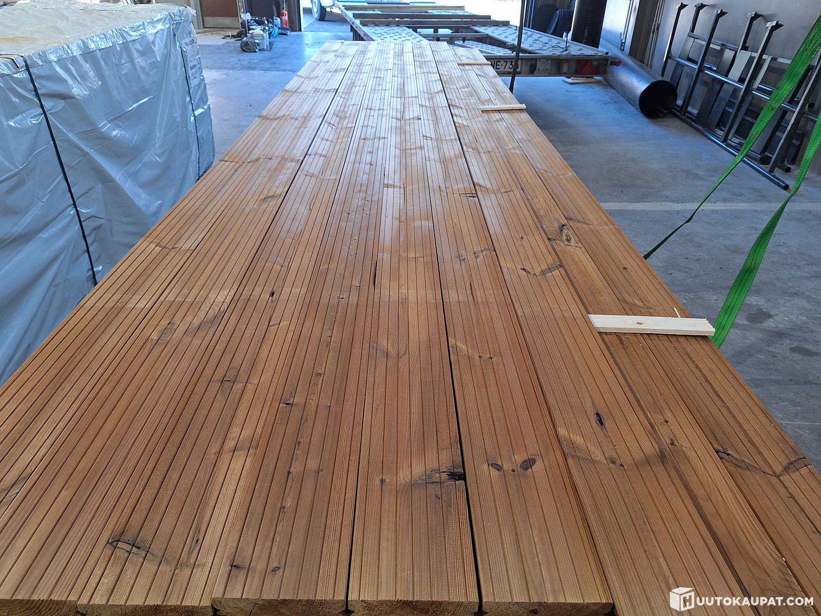 240m Lämpökäsitelty mikrouritettu terassilauta 26x117x4200 30m² ...