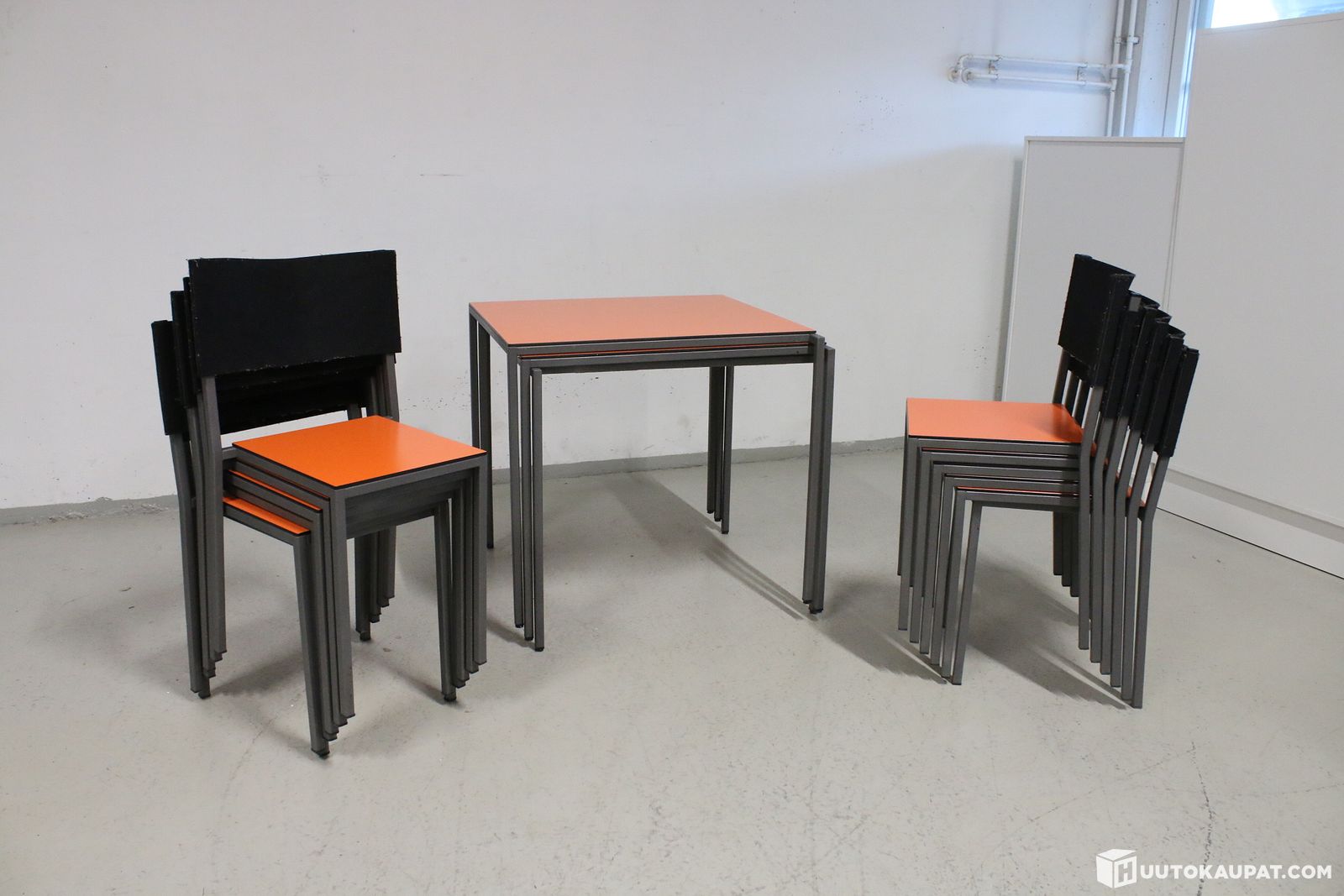 Pinottavat Viveron Vilter-tuolit & pöydät 12 + 3 kpl, design Yrjö ...