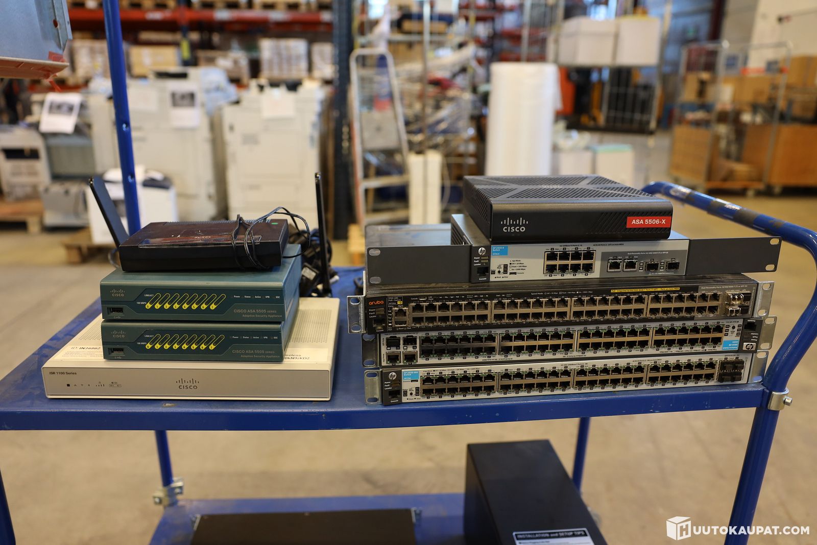 Kytkimiä, ups ja muuta elektroniikkaa (501). Aavi Technologies Oy ...