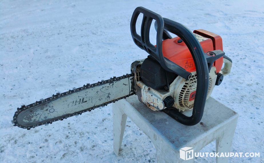 STIHL-paketti, jossa moottorisaha STIHL 026 sekä siihen tarkoitettu ...