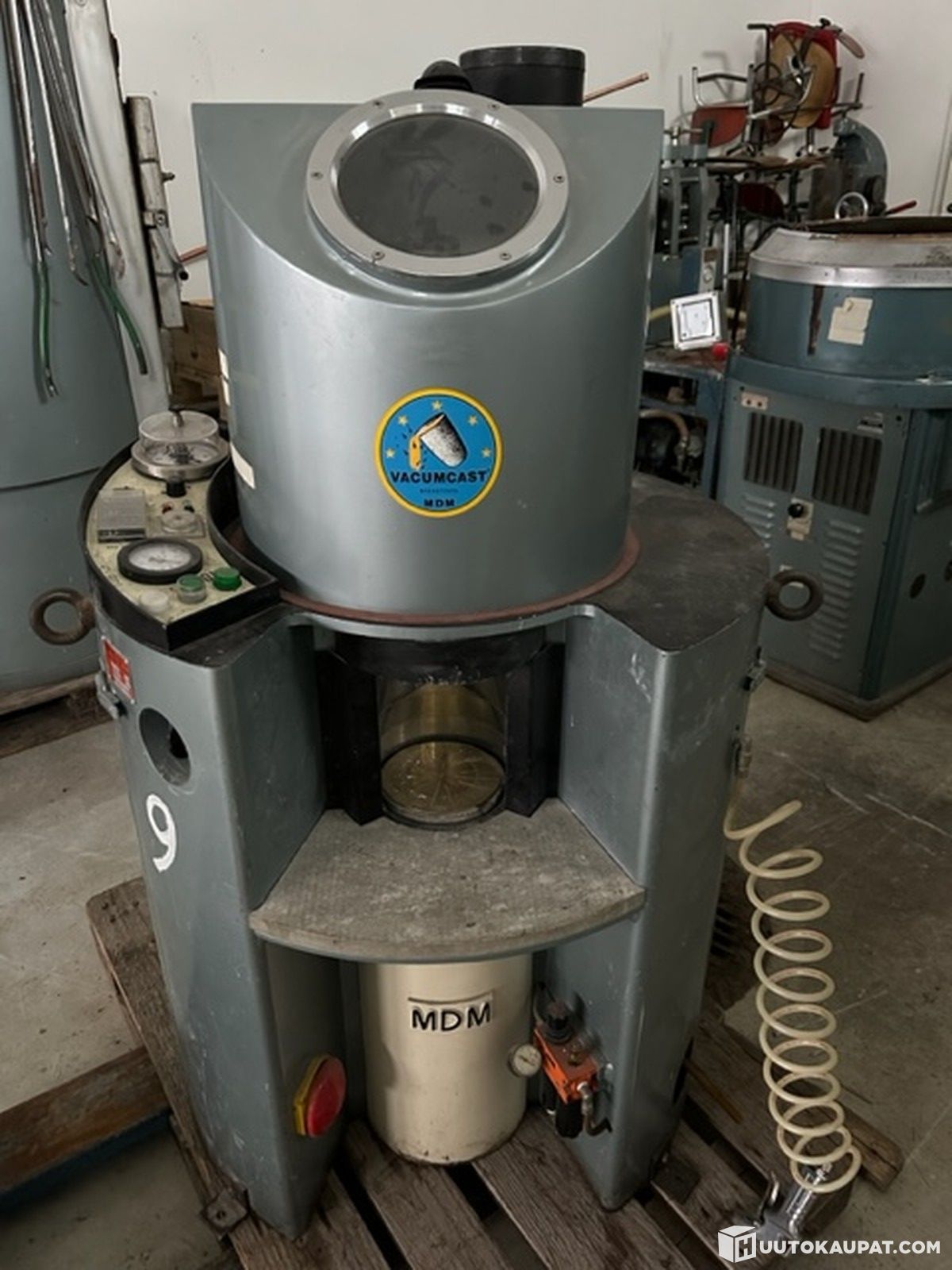 Korunvalmistuksessa käytetty Mario Di Maio Vacumcast tyhjiövalukone ...