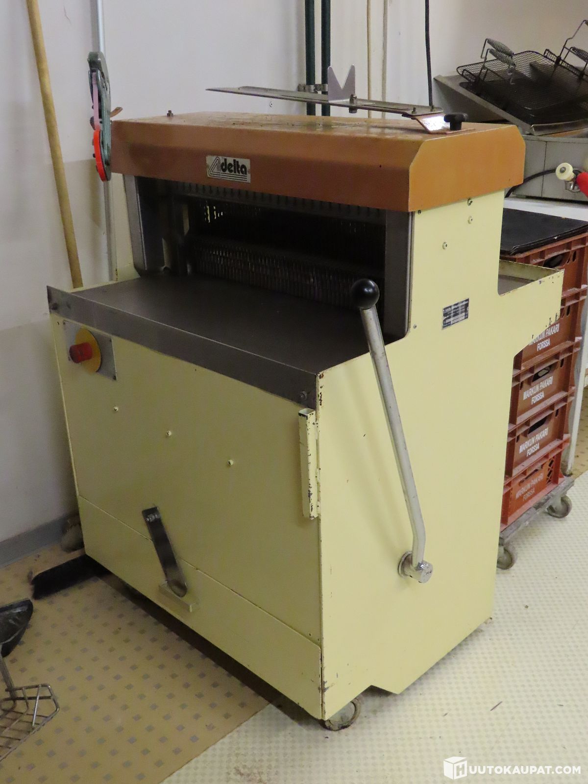 Delta slicing machine — for slicing sweet buns and bread, Forssa ...